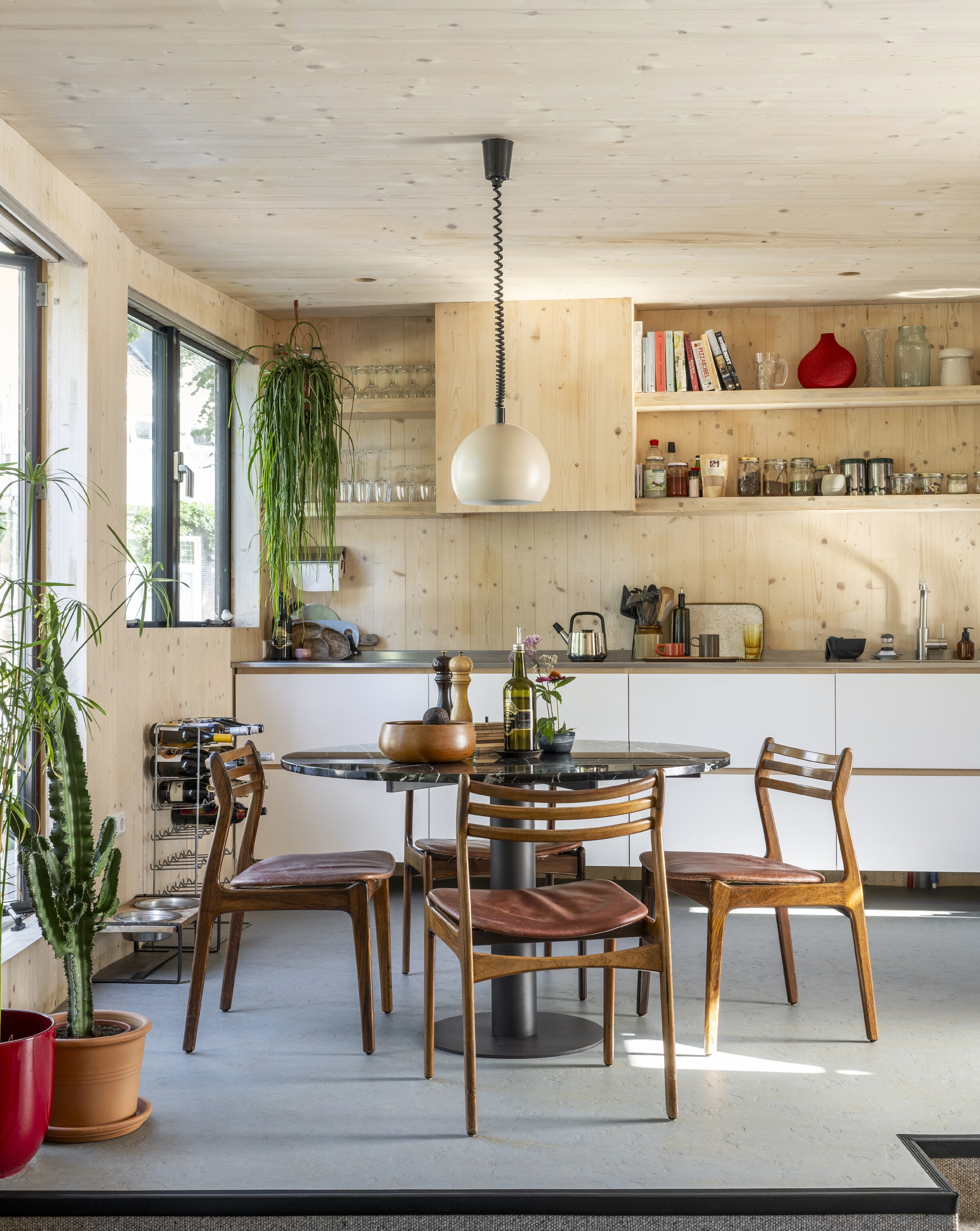 Stijlvol én duurzaam: voor déze woonark varen mensen een extra rondje ...