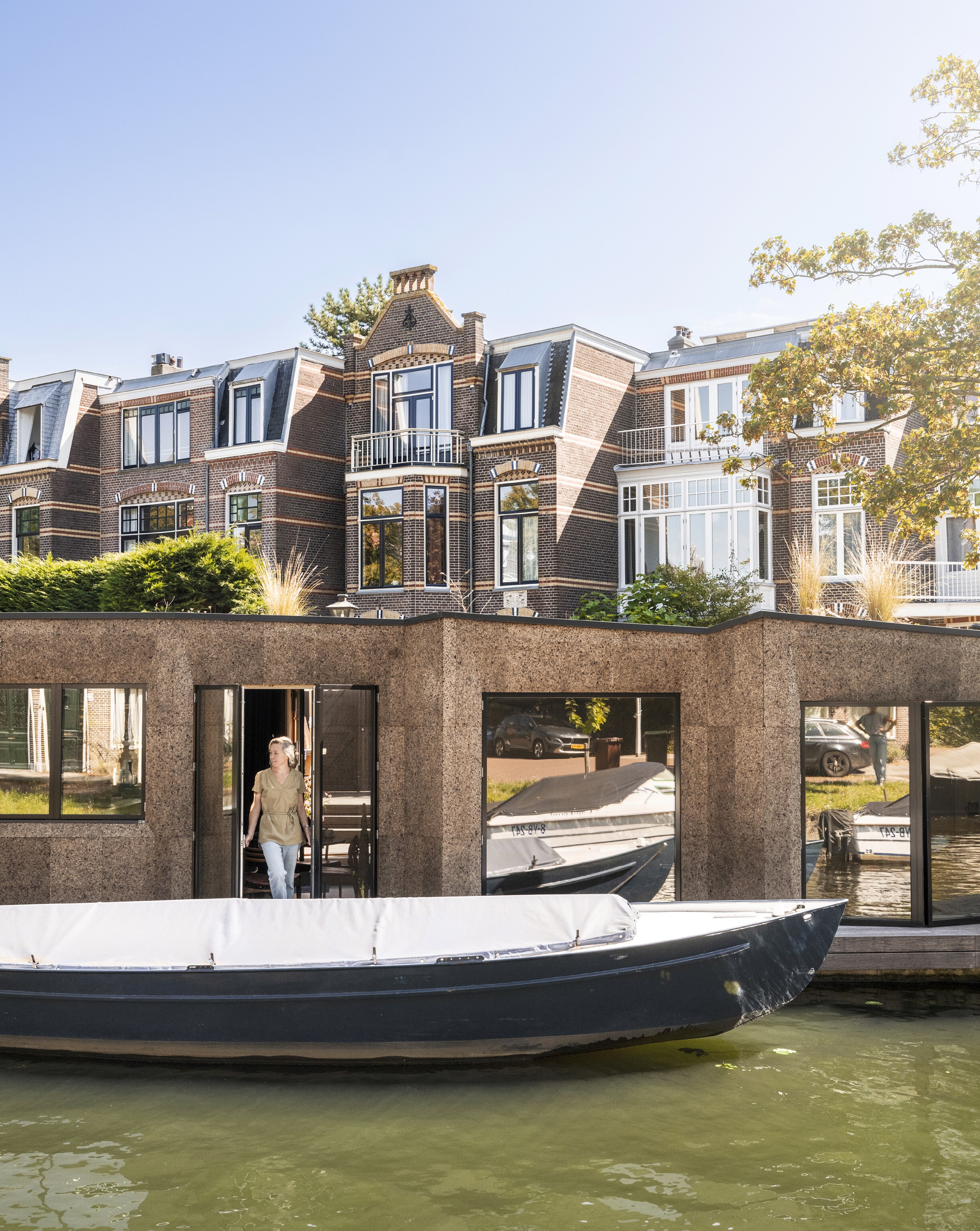 Stijlvol én duurzaam: voor déze woonark varen mensen een extra rondje ...