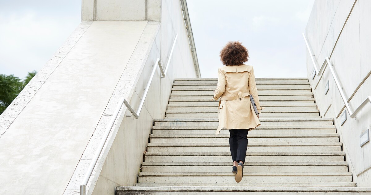 Dít is waarom zélfs fitte mensen buiten adem zijn na het traplopen ...