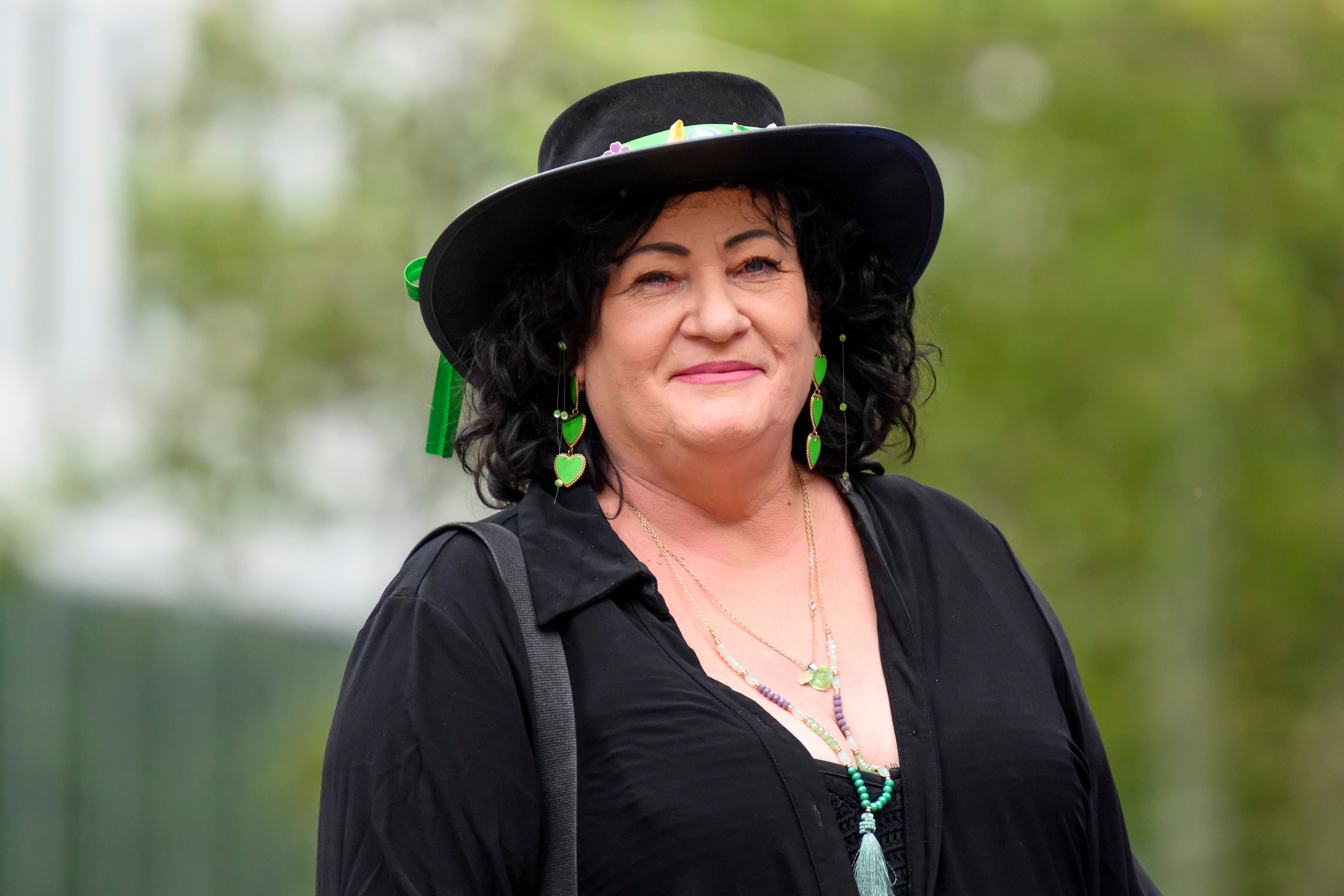 In déze outfit zullen we Caroline van der Plas nooit zien (ook niet op bezoek bij de koning ...