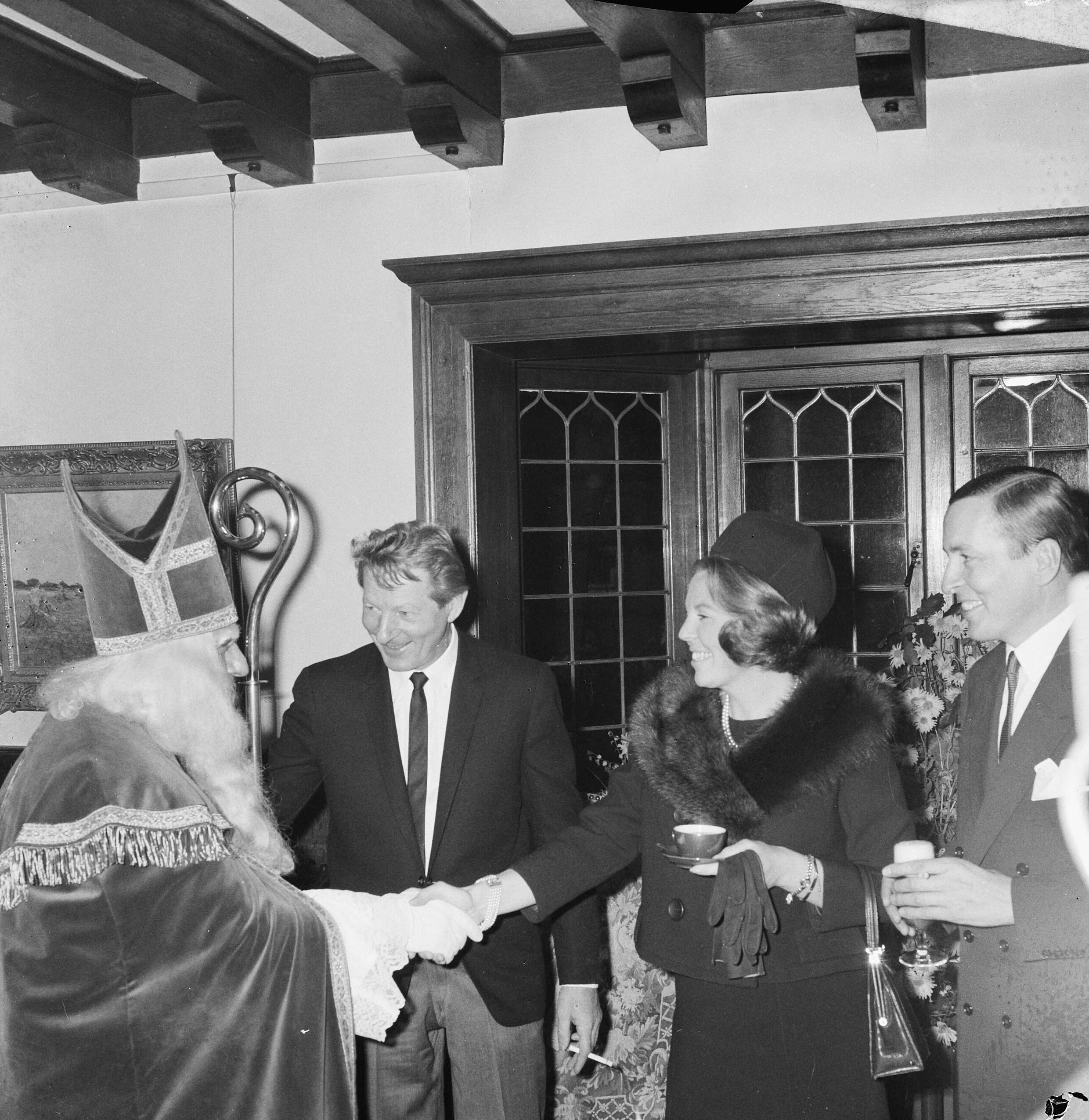 Zó vieren de Oranjes Sinterklaas (met kiekjes uit de oude doos) | Libelle