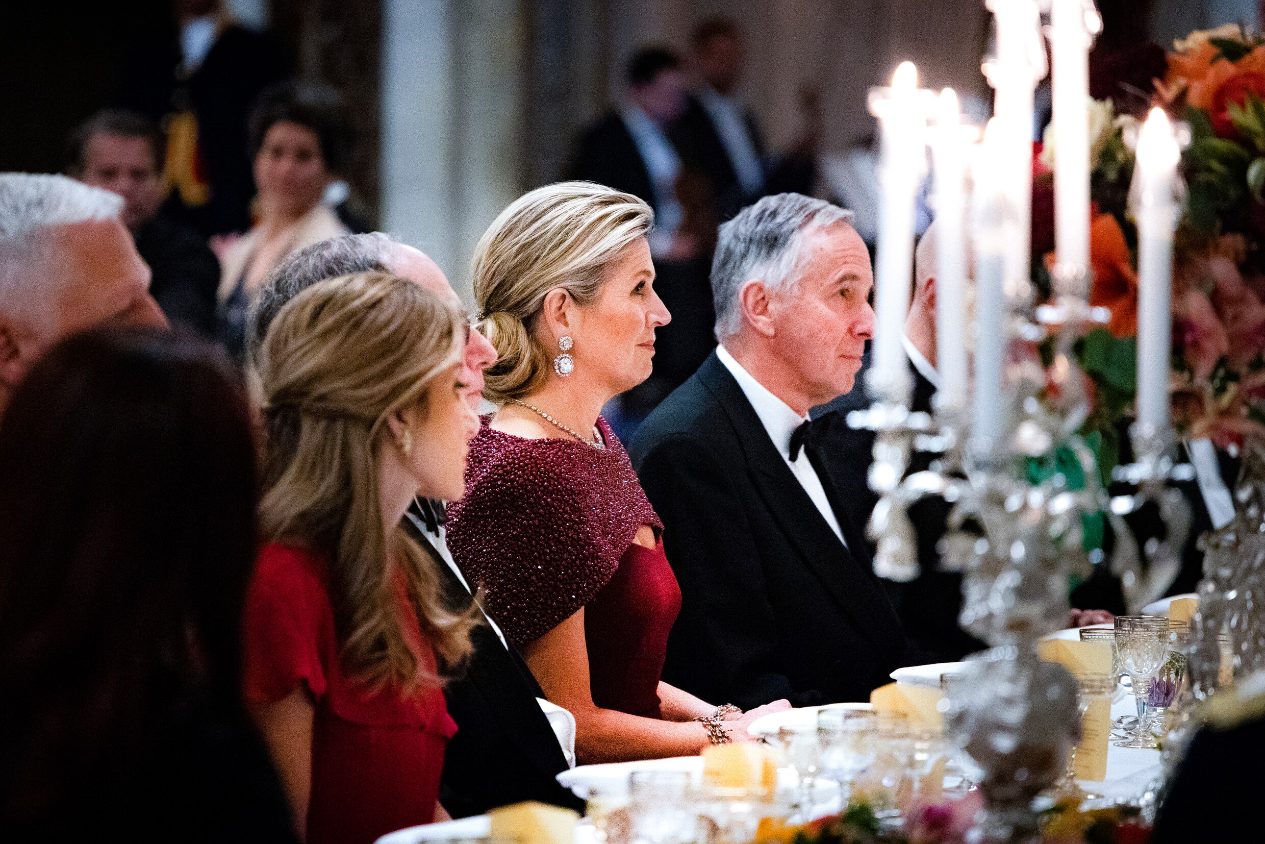 Koningin Máxima draagt waanzinnige rode Prinsjesdag-jurk opnieuw naar ...