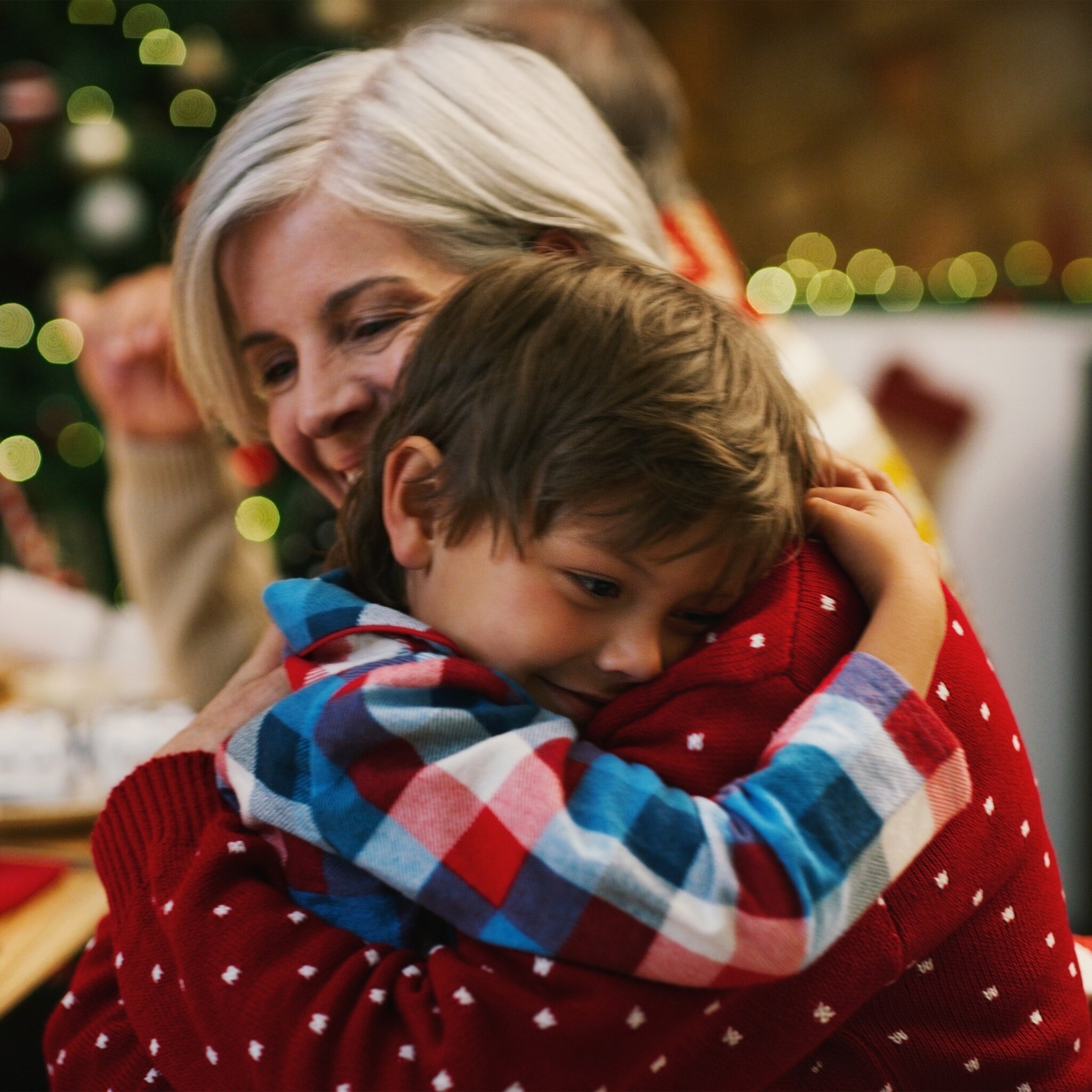 Zie het maar eens droog te houden bij deze kerstreclames