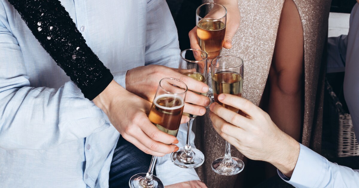 Dankzij déze gouden tips voorkom je een kater na oud en nieuw | Libelle