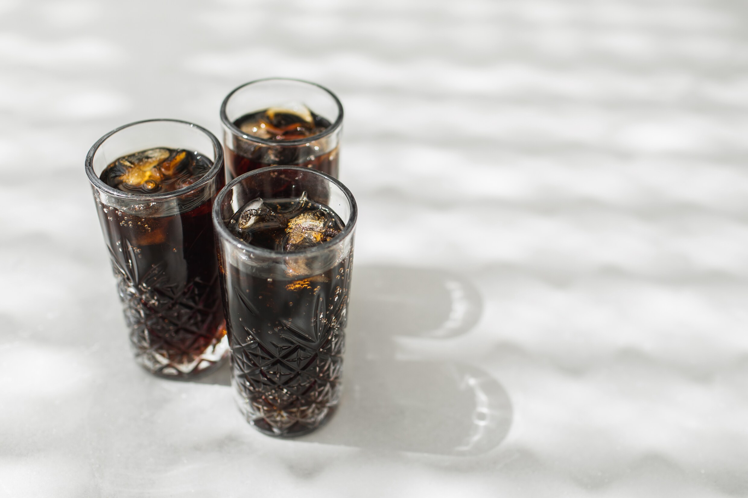 Hoe ongezond is het om elke dag cola (zero) te drinken? De expert legt ...