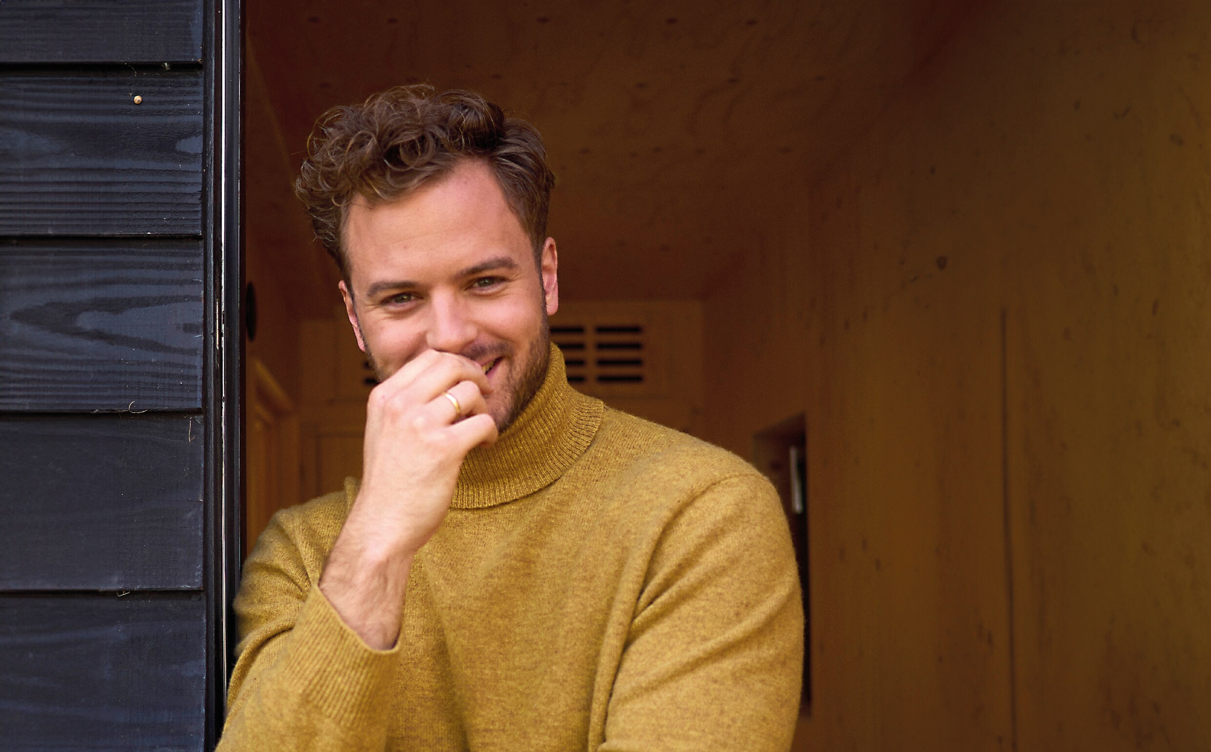 Jim Bakkum feliciteert zijn vrouw met een zoet bericht | Libelle