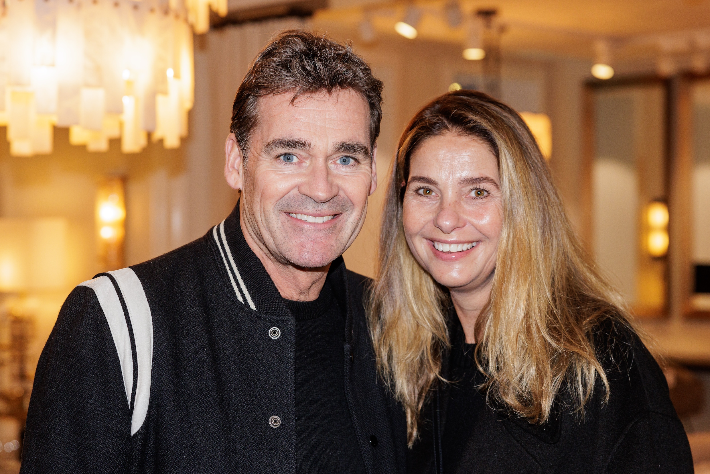 Jeroen van der Boom en zijn vrouw vieren hun jubileum met een volledig ...