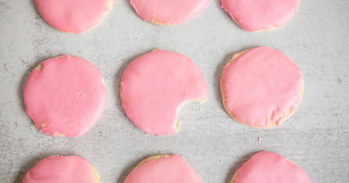 Roze koeken, muisjes, winegums en meer: déze etenswaren bevatten dode ...