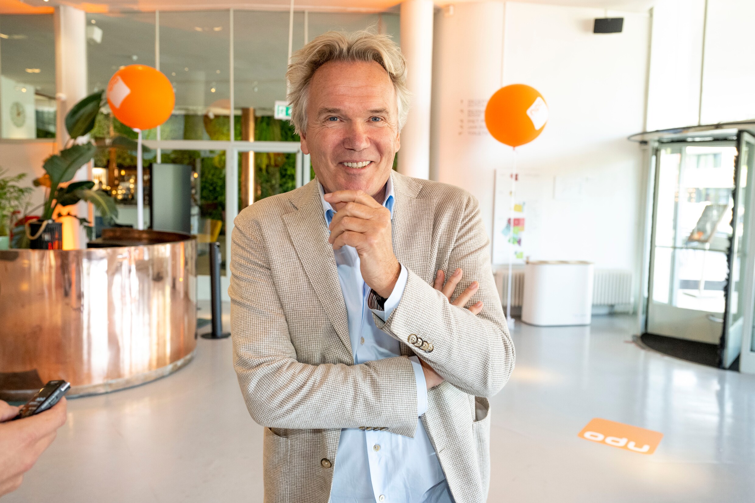 Tom Egbers wil eerherstel en sleept NOS voor de rechter | Libelle