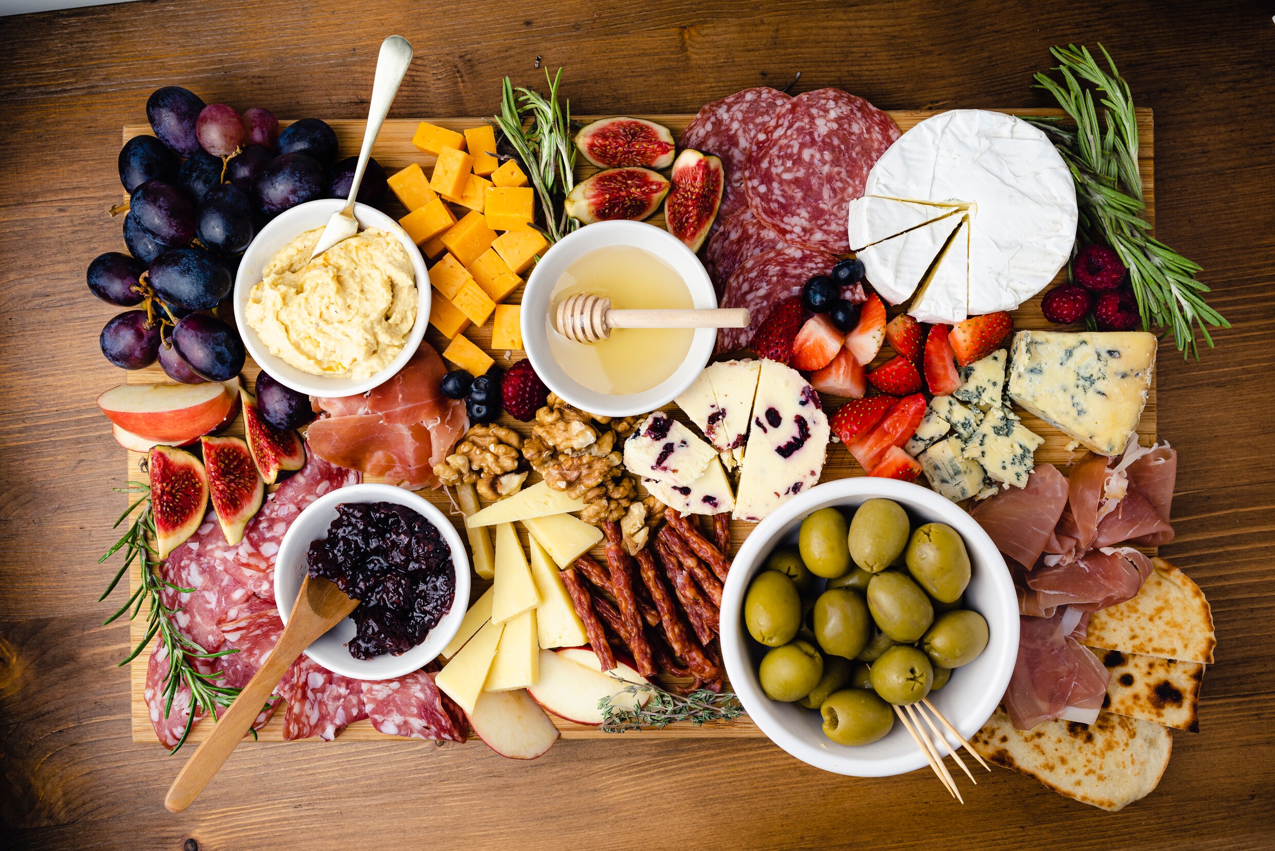 Tijd om te borrelen: zó stel je de perfecte kaasplank samen | Libelle