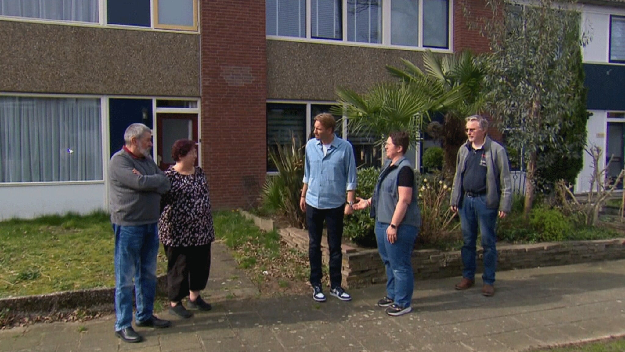 Kijkers schrikken van heftige burenruzie over tuinhaard in ‘Mr. Frank Visser doet uitspraak ...