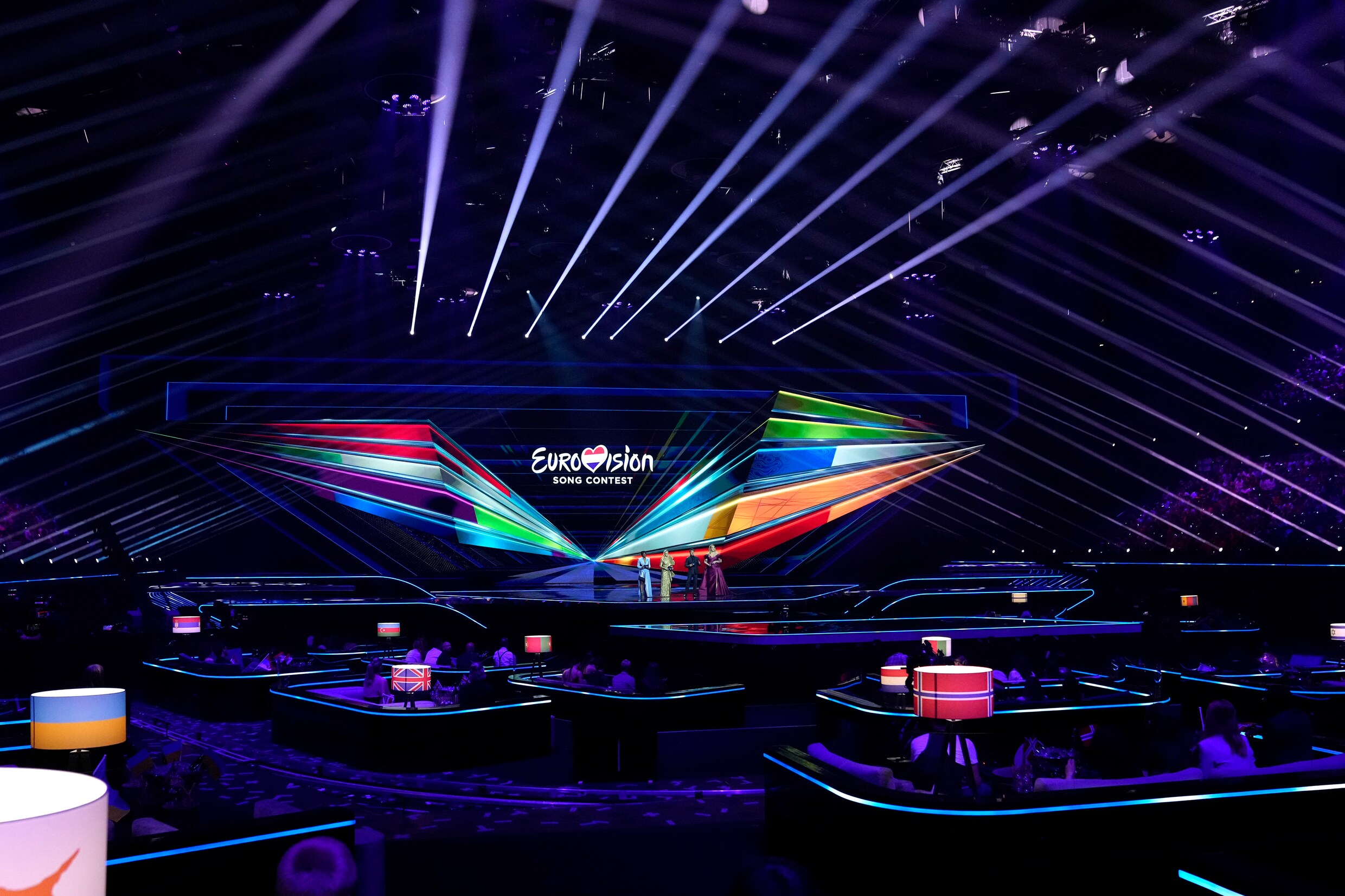 Dít zijn Petra Mede en Malin Åkerman, de presentatoren van het ...