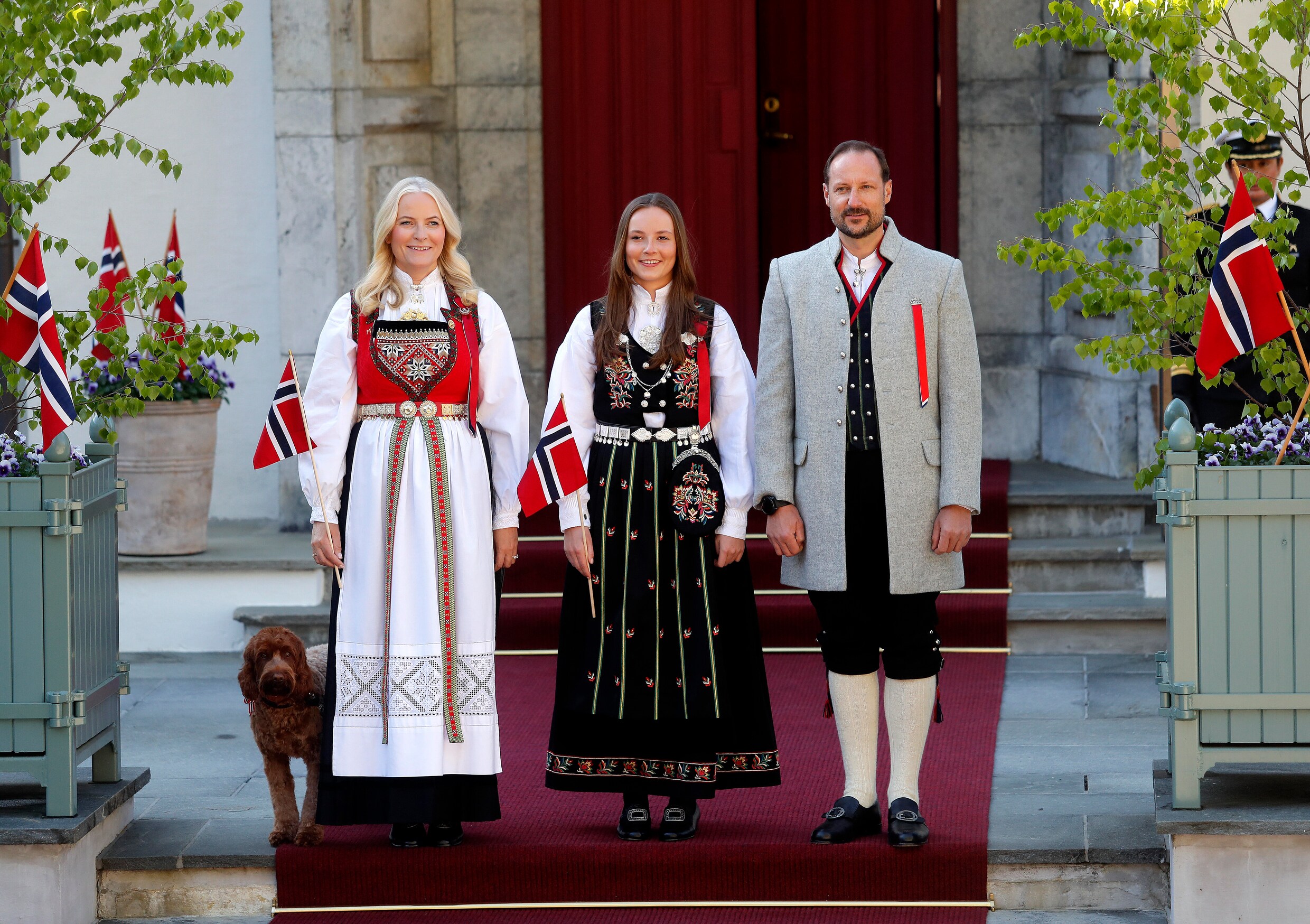 Ingrid Alexandra viert haar eerste Nationale Dag in klederdracht én ...