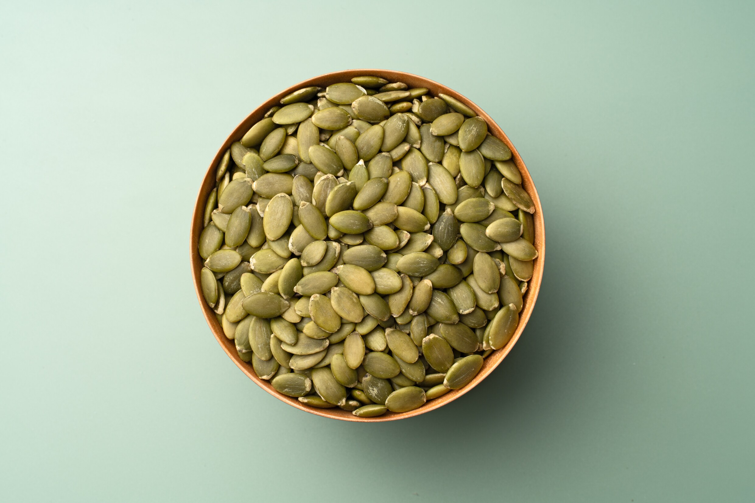 Dit is waarom je altijd wat pompoenpitten over je maaltijd moet ...