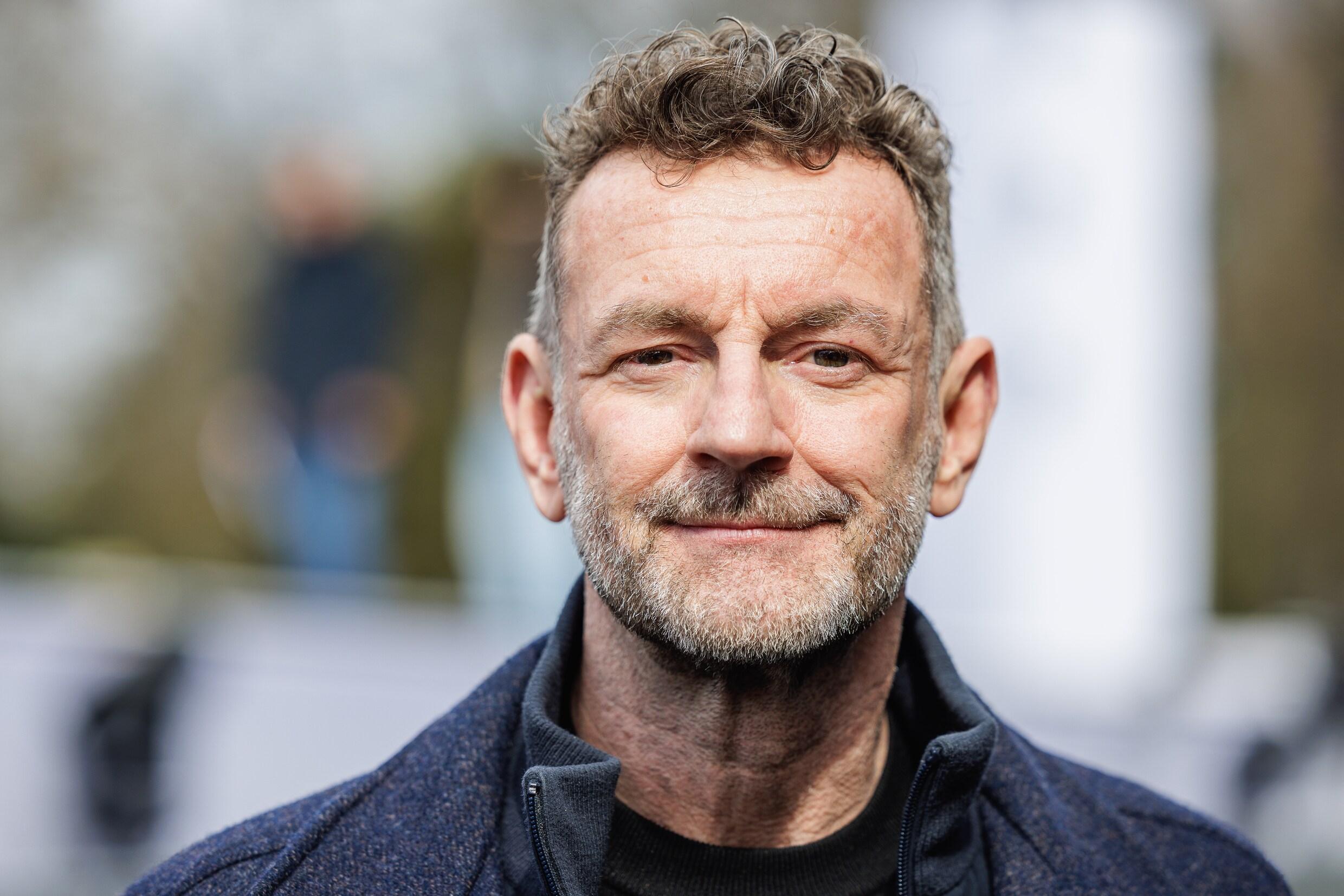 Déze razend populaire Nederlandse schrijver was vroeger 'het onzekerste ...