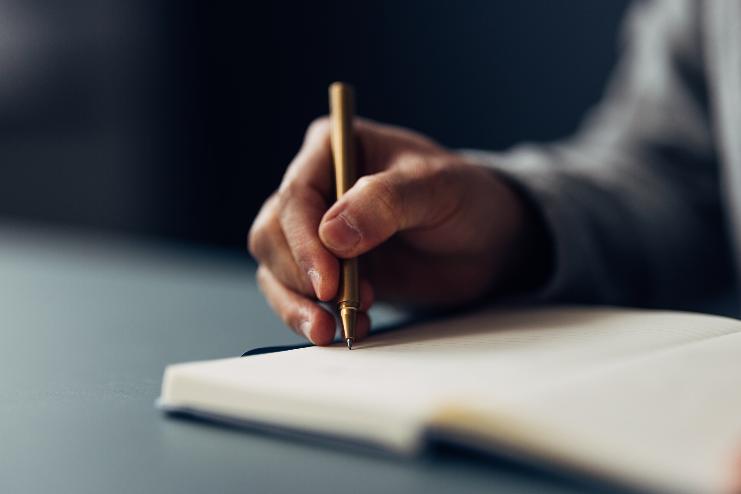 Déze razend populaire Nederlandse schrijver was vroeger 'het onzekerste ...