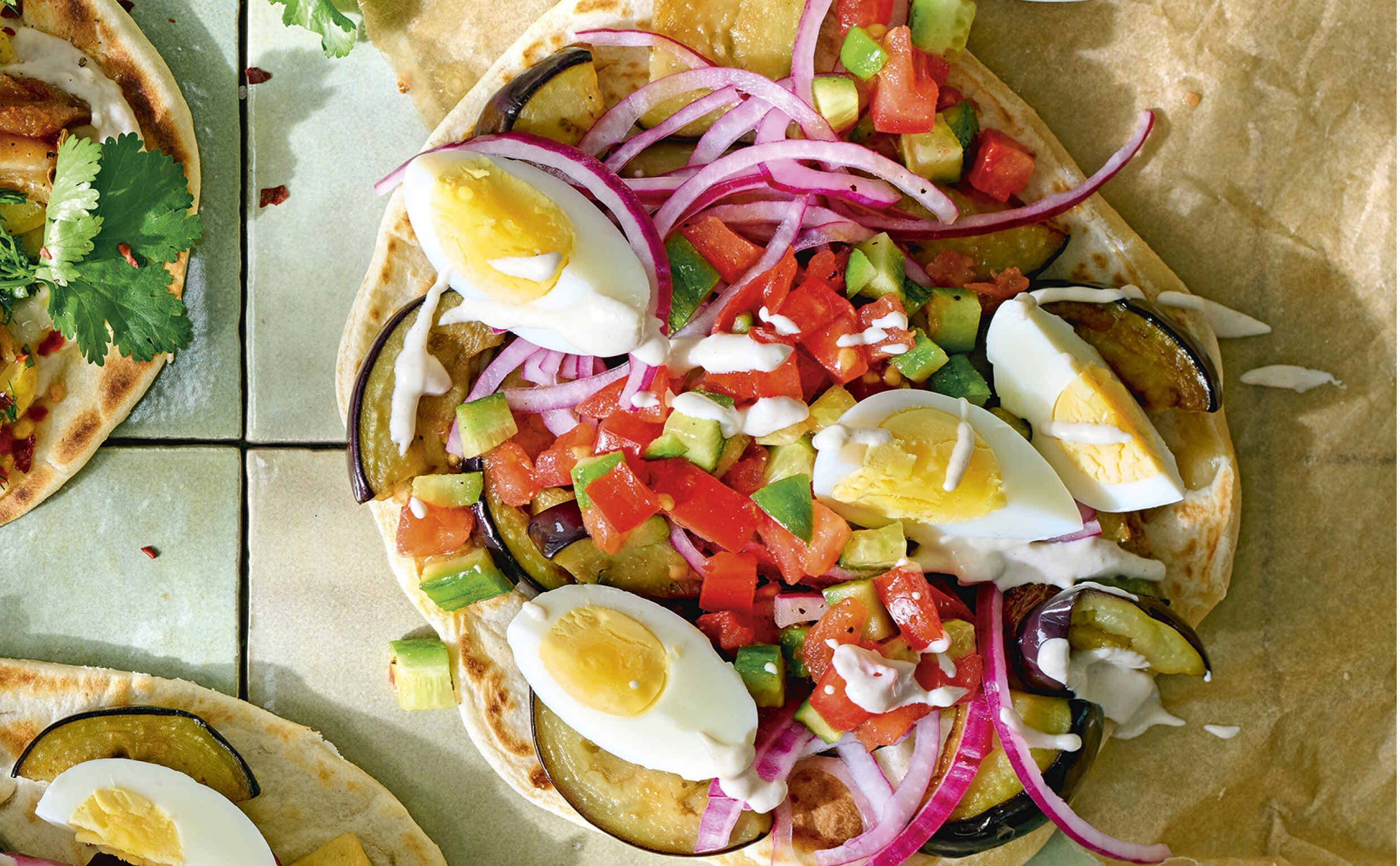 Recept: Broodje sabich-stijl met frisse salsa | Libelle