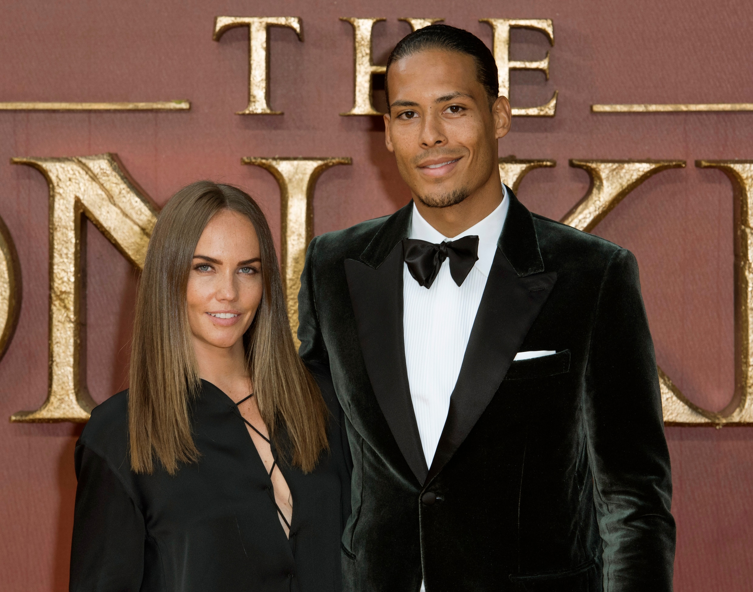 De knappe vriendinnen en vrouwen van de Oranjespelers | Libelle