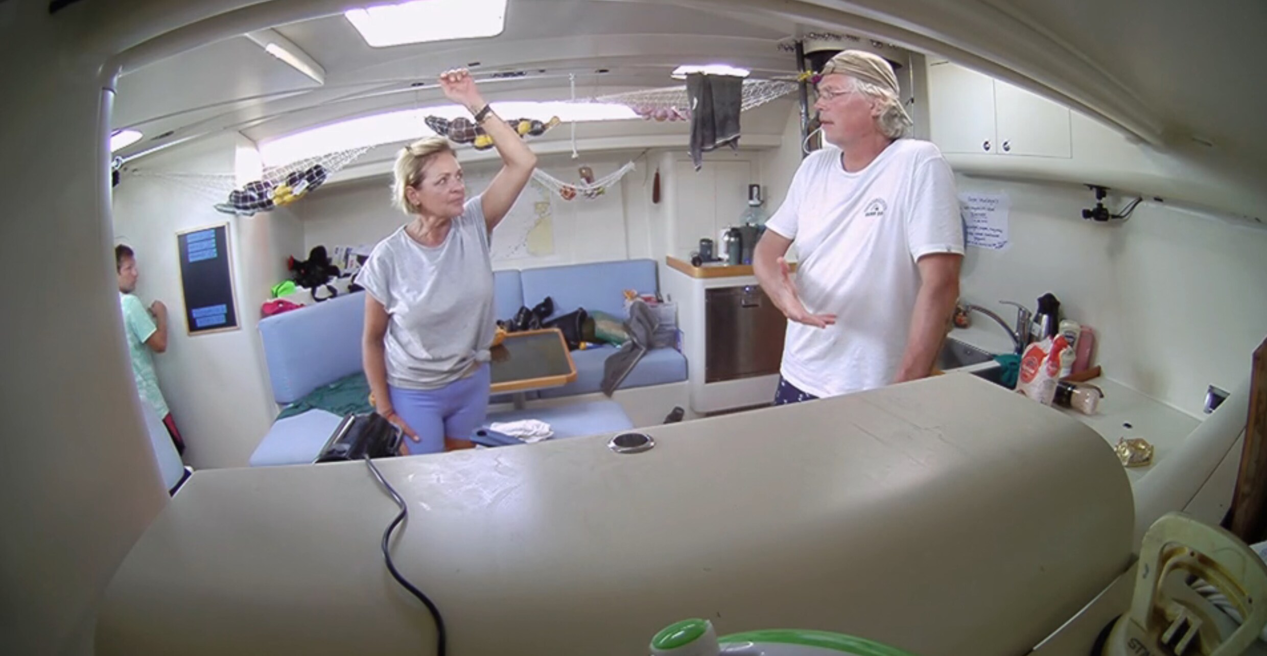 Spanningen aan boord in ‘Over de Oceaan’: ruzie tussen Caroline Tensen ...