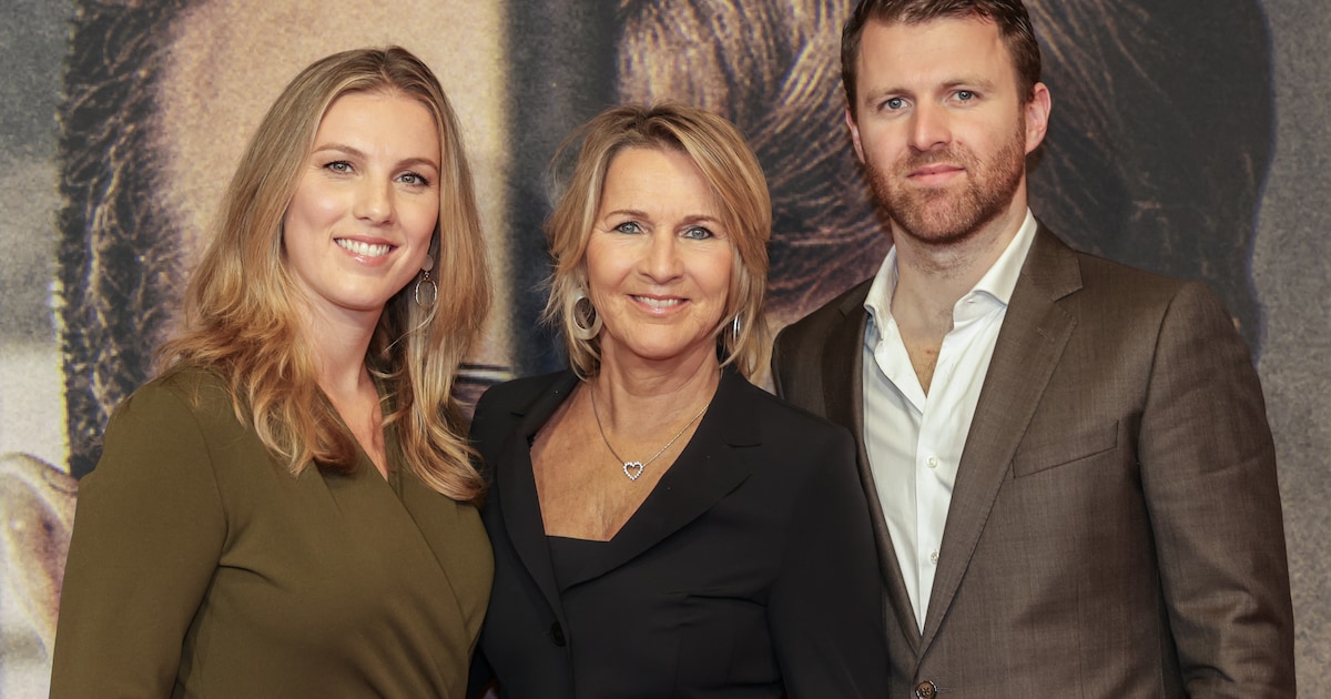 Kelly herdenkt haar vader Peter R. de Vries: ‘Het gemis is en blijft zo ...