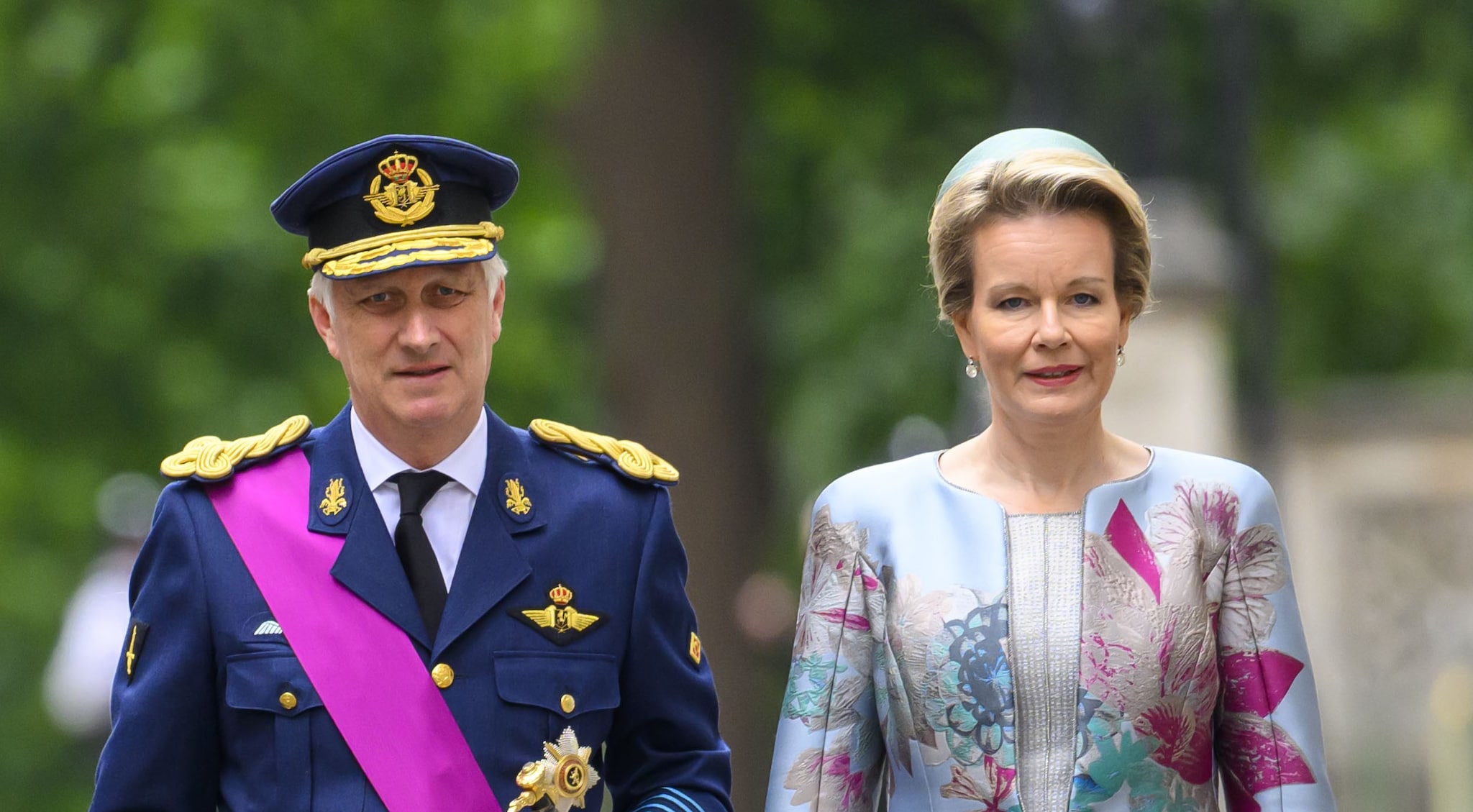 Koningin Mathilde verrast in Londen met een wonderschone look