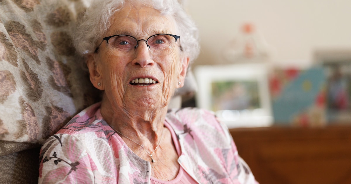 Corrie (104) appt en facetimet, maar niet altijd van harte: “Treurig ...