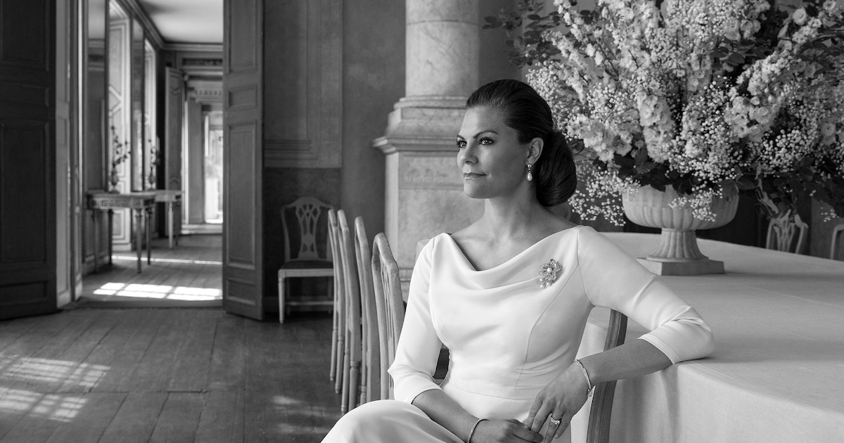 Kroonprinses Victoria van Zweden doet een stapje terug om een stoere ...