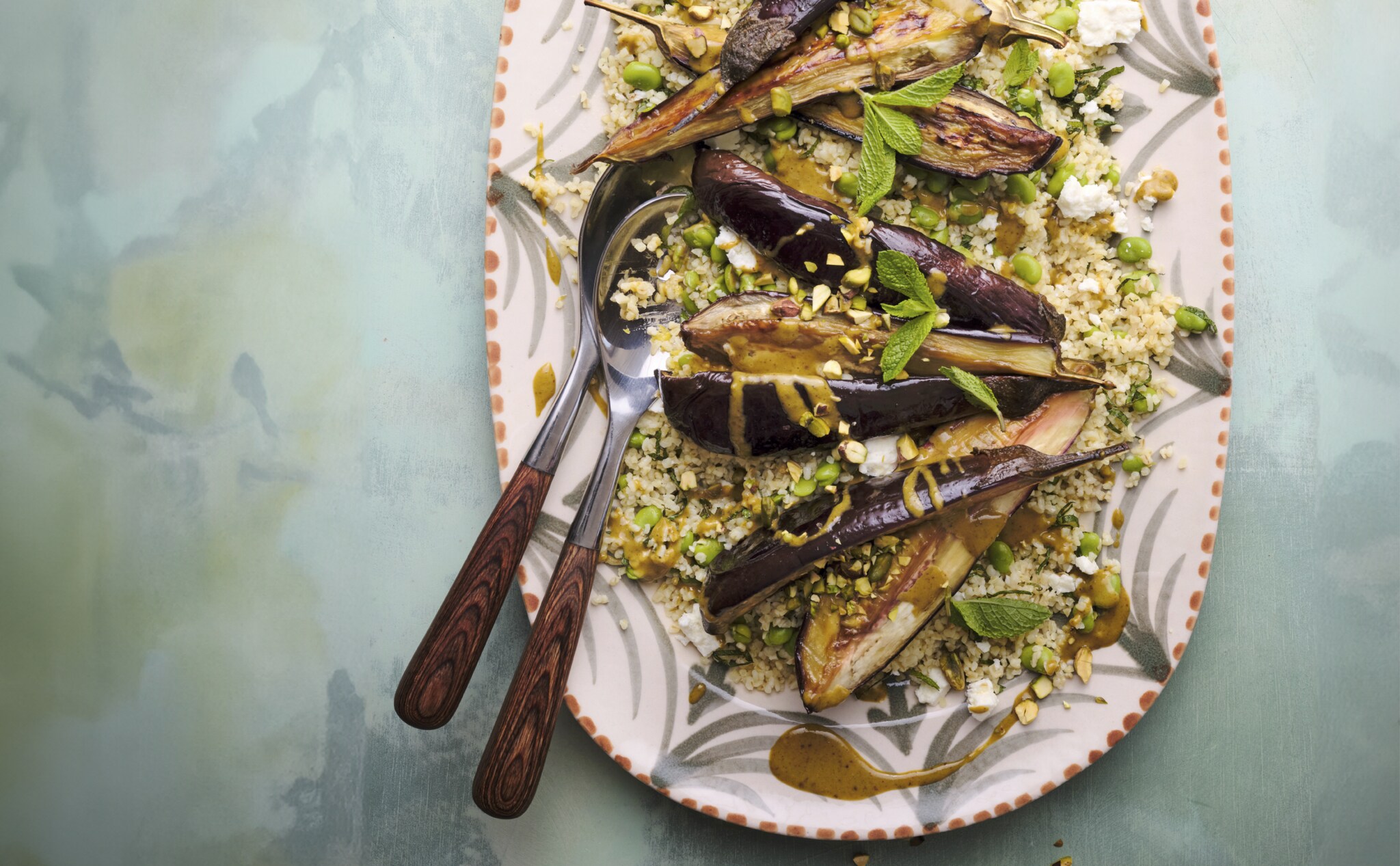 Bulgursalade met aubergine & frisse pistachedressing - Libelle.nl