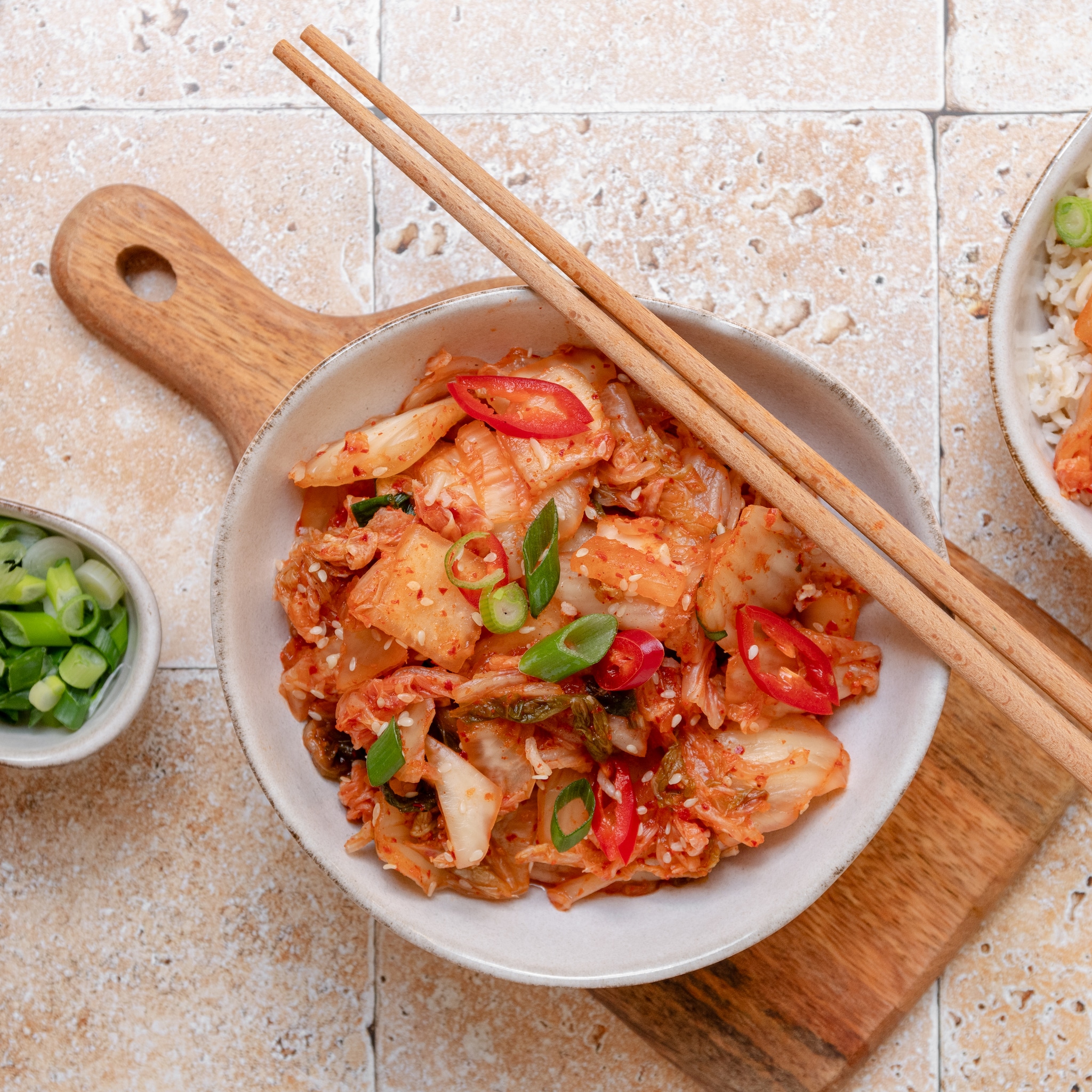 Zelf zuurkool maken: zo doe je dat (ook zónder kool)