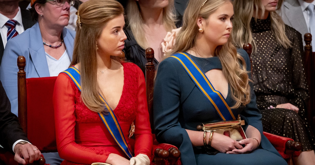 Amalia en Alexia in groen en vintage rood op Prinsjesdag 2024 | Libelle