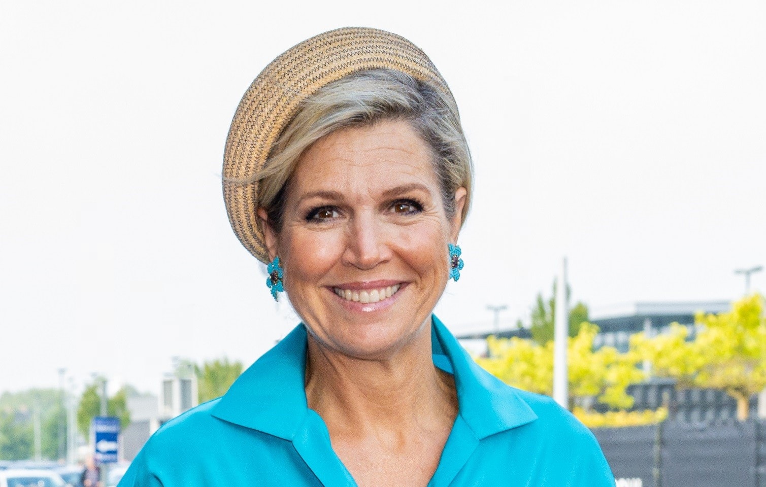 Koningin Máxima geniet van de nazomer in stralend azuurblauw | Libelle