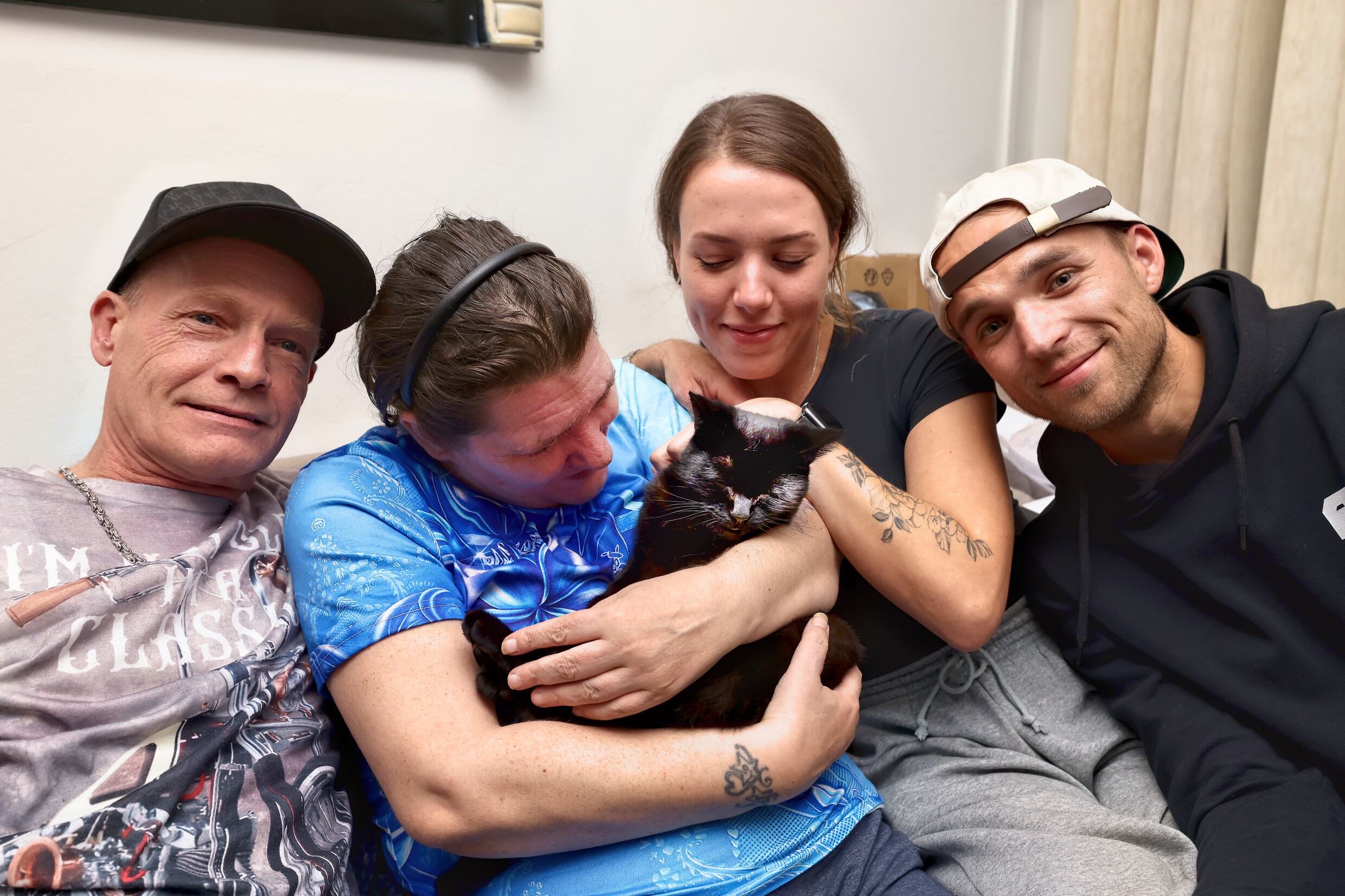 Gekidnapte poes Mickey is weer thuis: “Hij drukte haar tegen de grond ...