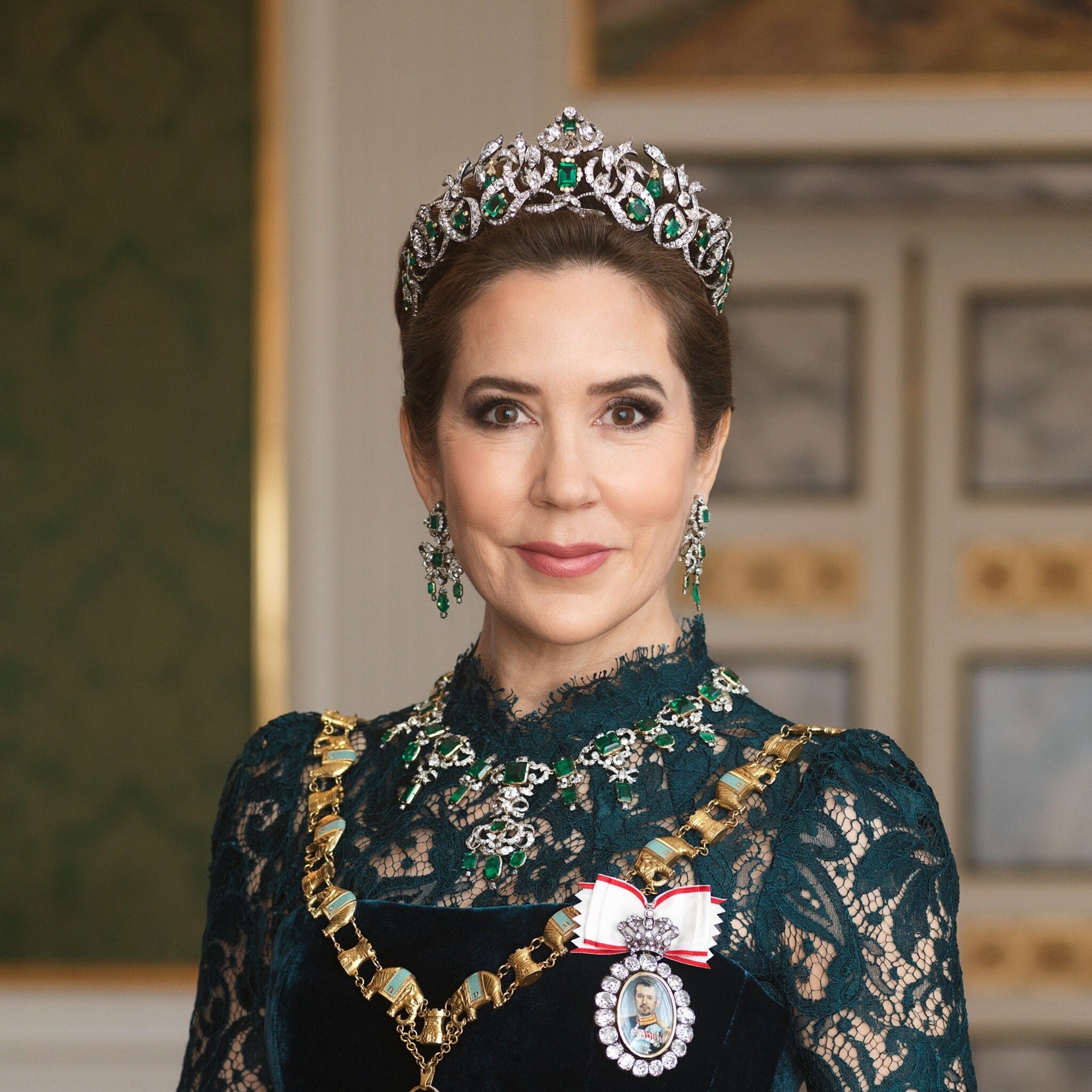 Koningin Mary en haar gala-marathon: 'Het is dinsdag, dus zilvergrijs ...