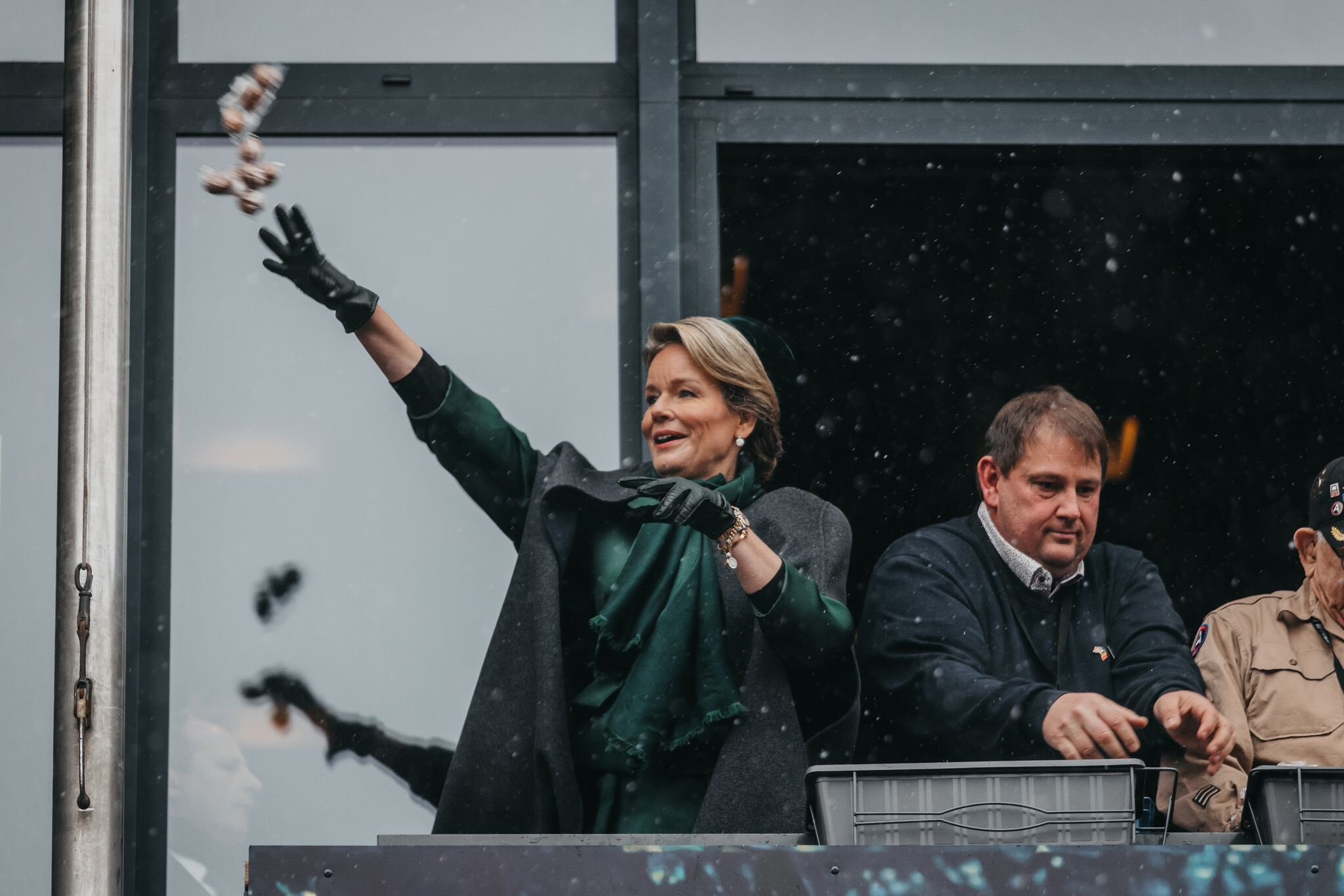 Wat staat koningin Mathilde daar nu toch met noten te gooien? | Libelle