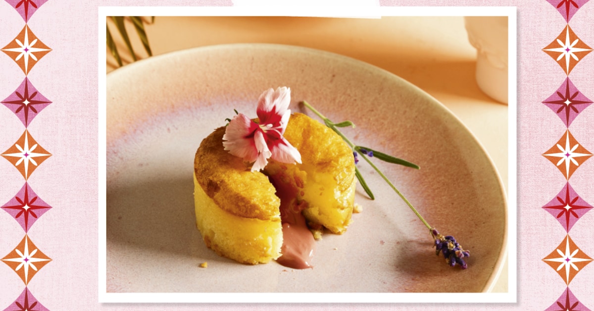 Recept voor kerst: lavendelcakeje met roze verrassing