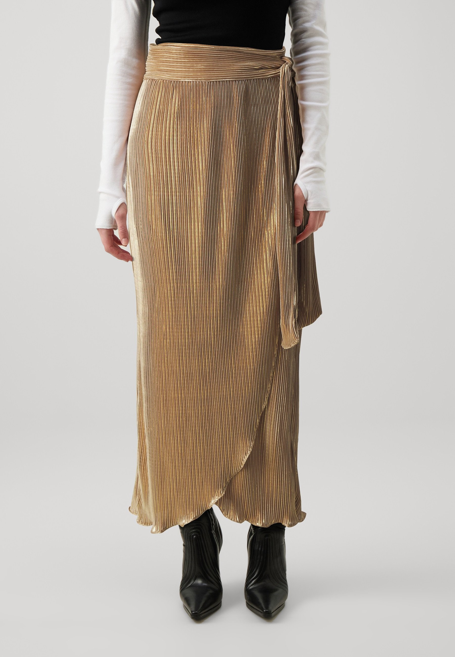 Met een feestelijke rok à la Máxima is het vrolijk kerst vieren | Libelle