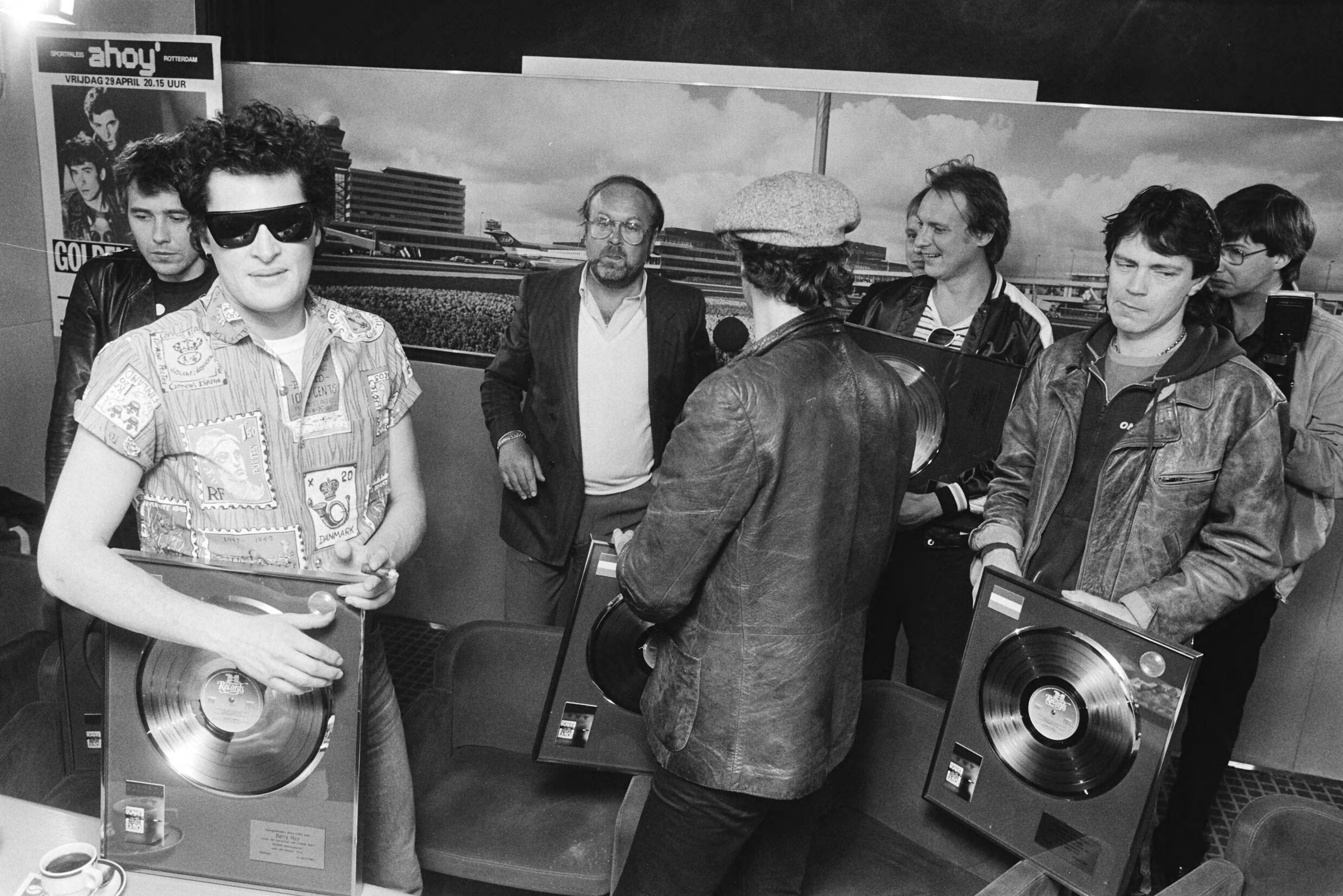 Radio-icoon Willem van Kooten, ook bekend als Joost den Draaijer, is ...