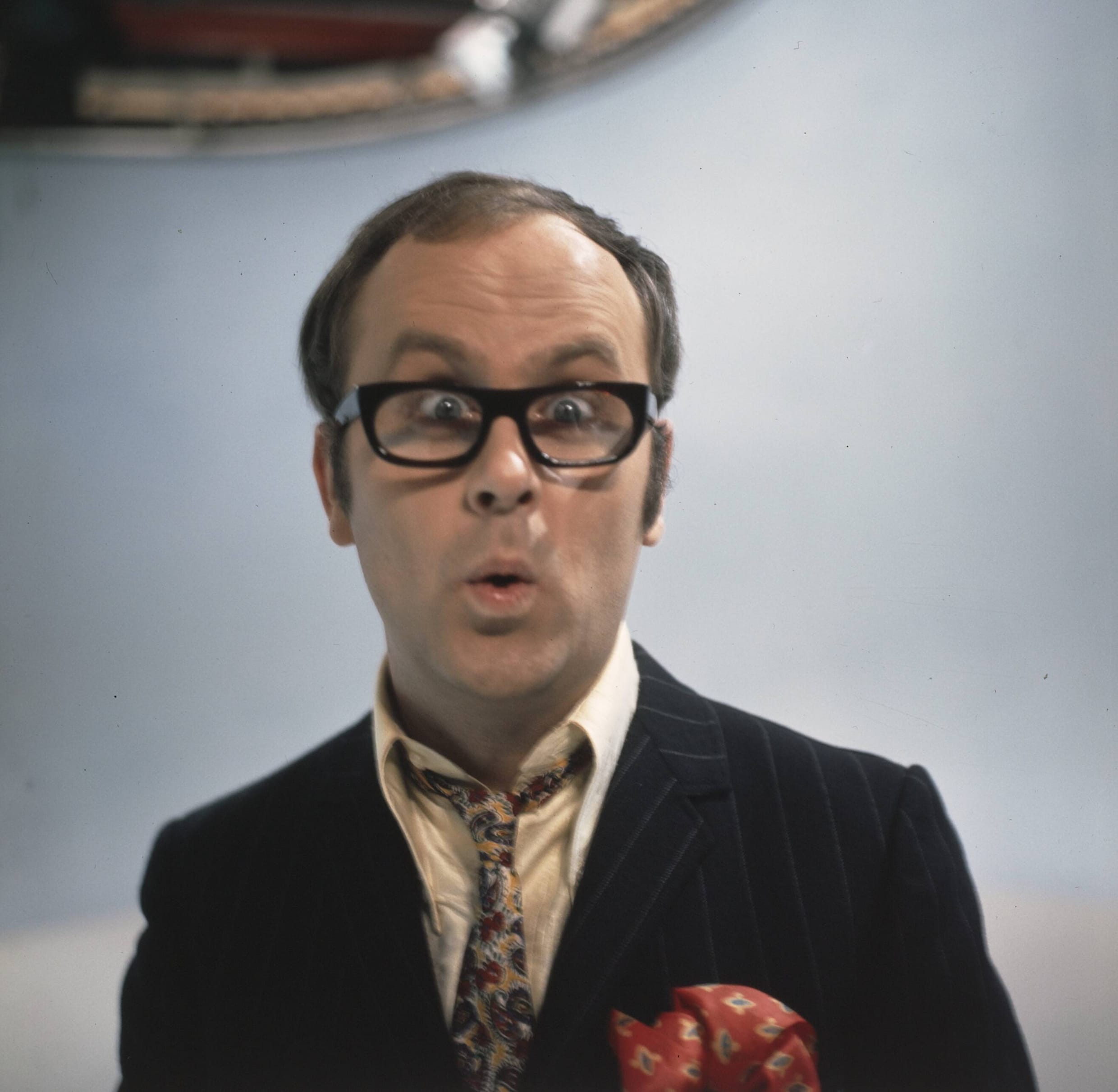 Radio-icoon Willem van Kooten, ook bekend als Joost den Draaijer, is ...