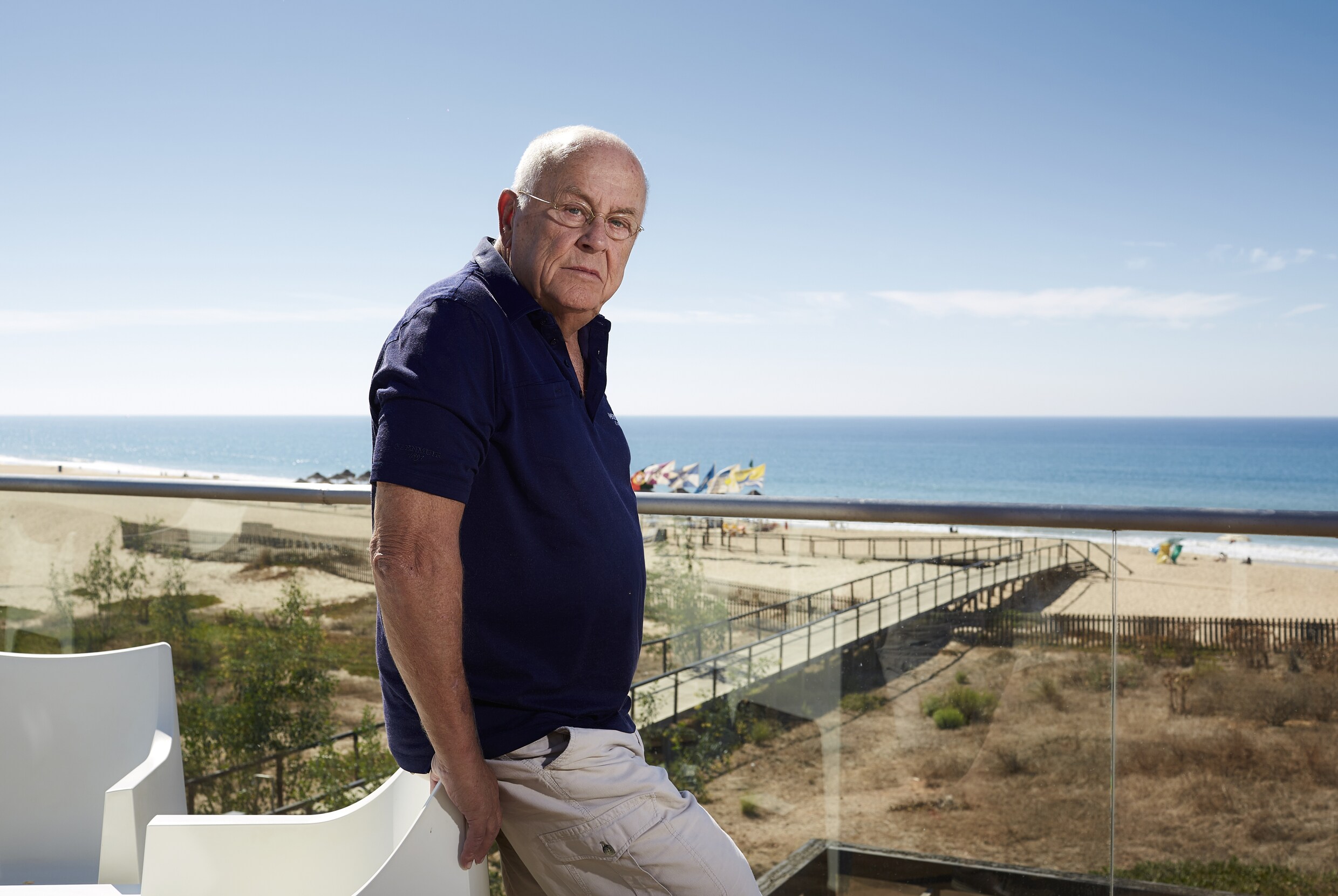 Radio-icoon Willem van Kooten, ook bekend als Joost den Draaijer, is overleden | Libelle