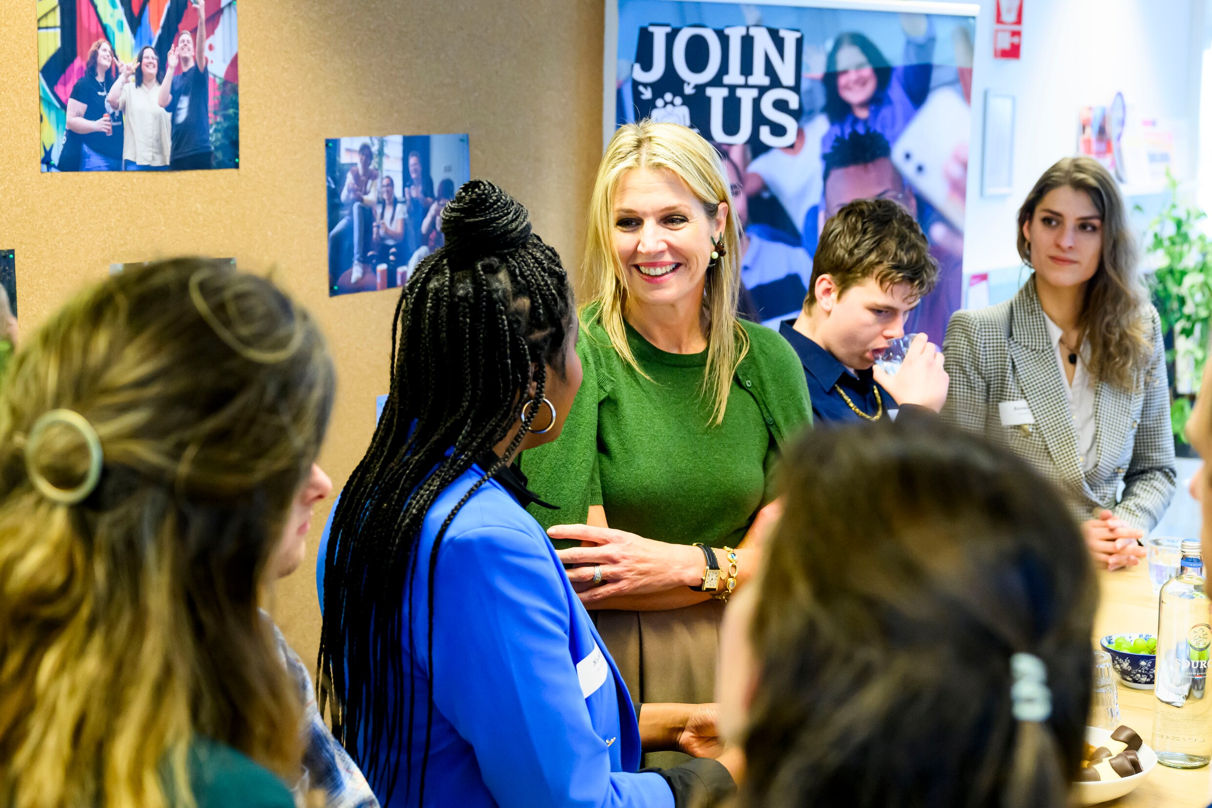 Zó zorgt Máxima ervoor dat een twinset niet tuttig staat | Libelle