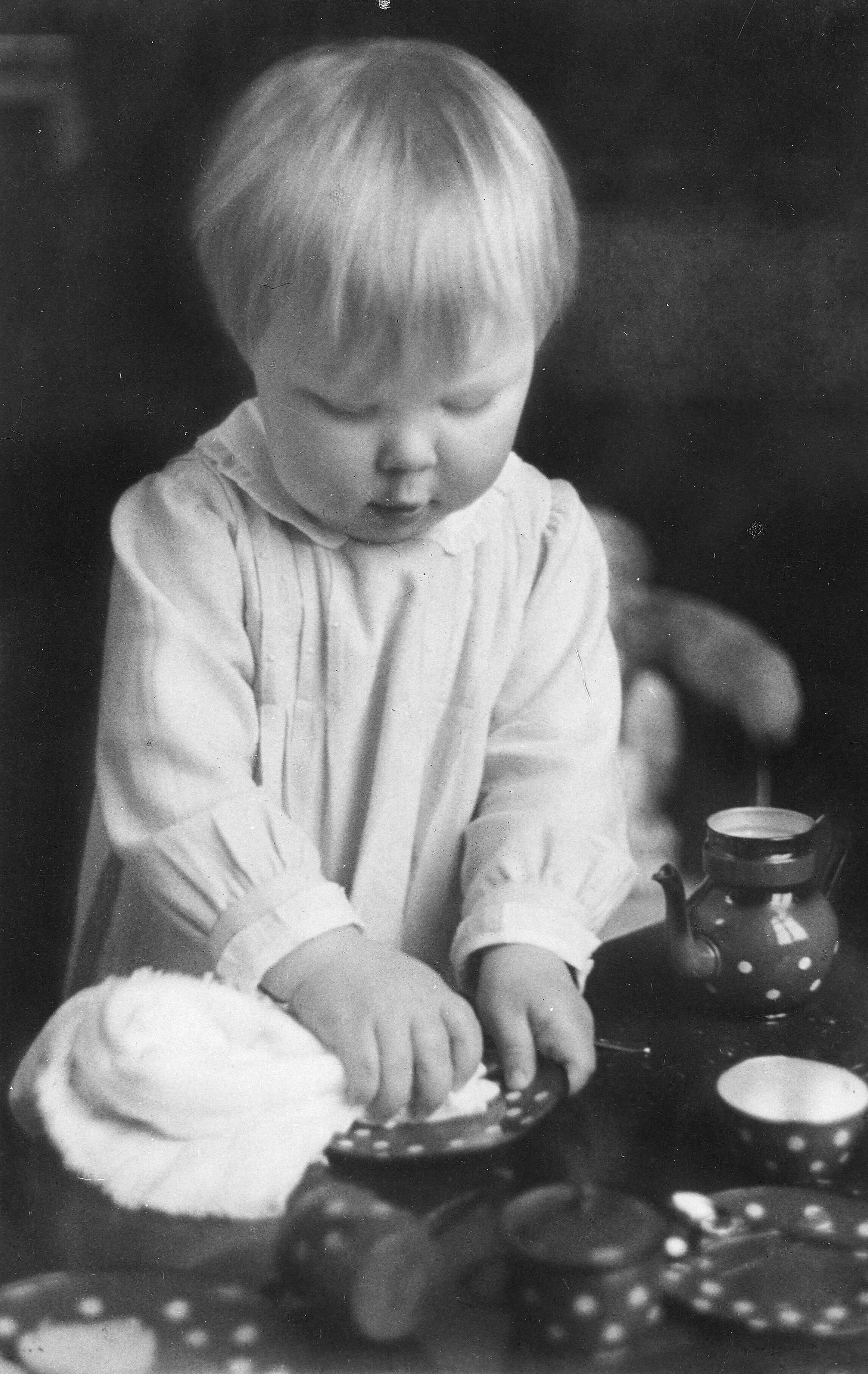 Prinses Beatrix: 87 jaar koninklijke kuiltjes en appelwangetjes van ...