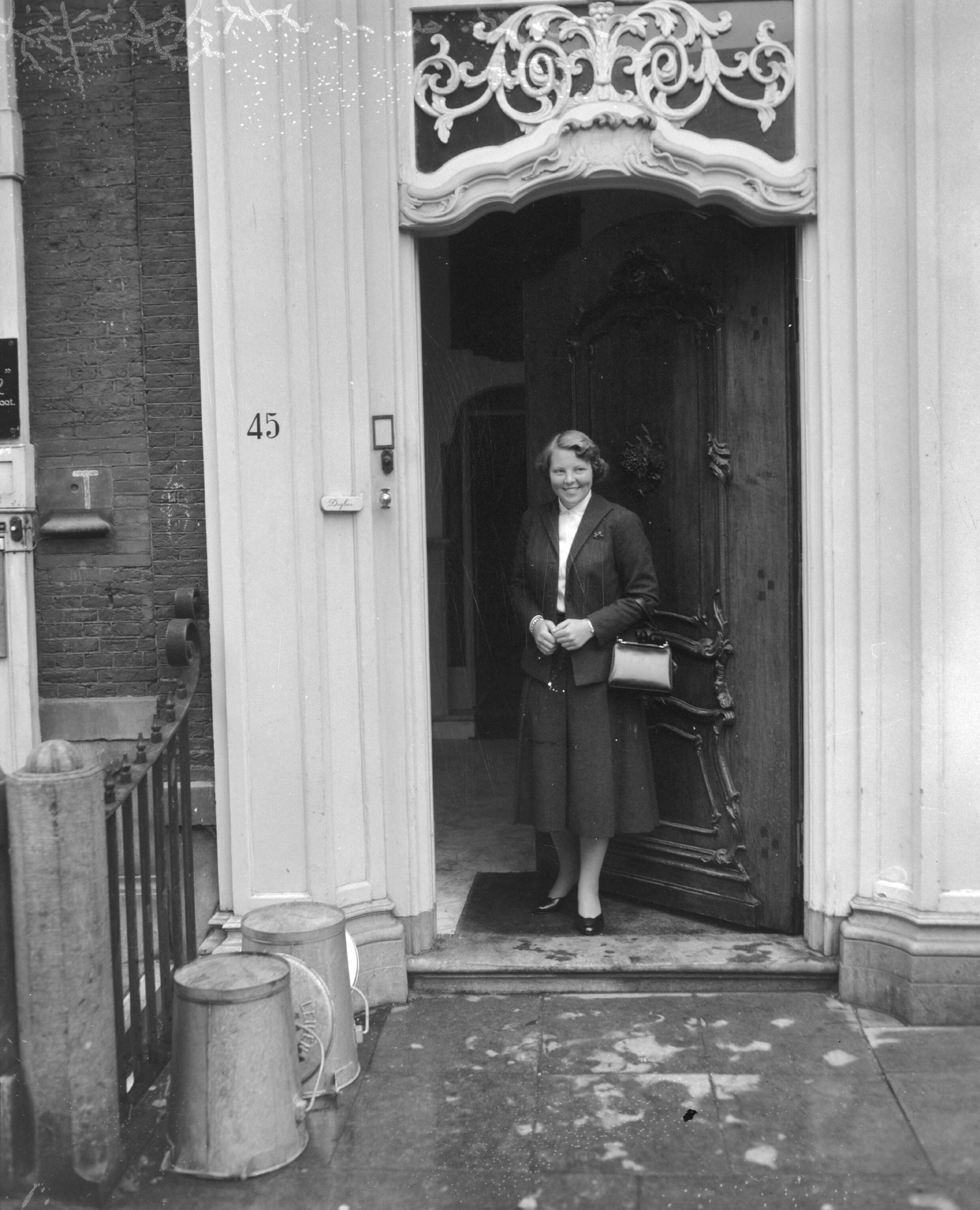 Prinses Beatrix is even terug op de plek waar ze voor het eerst de ...