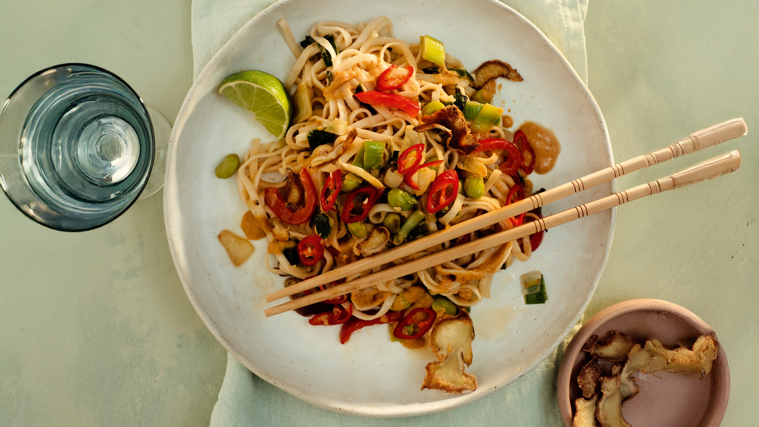Koken voor een: snelle noedels met pindasaus | Libelle