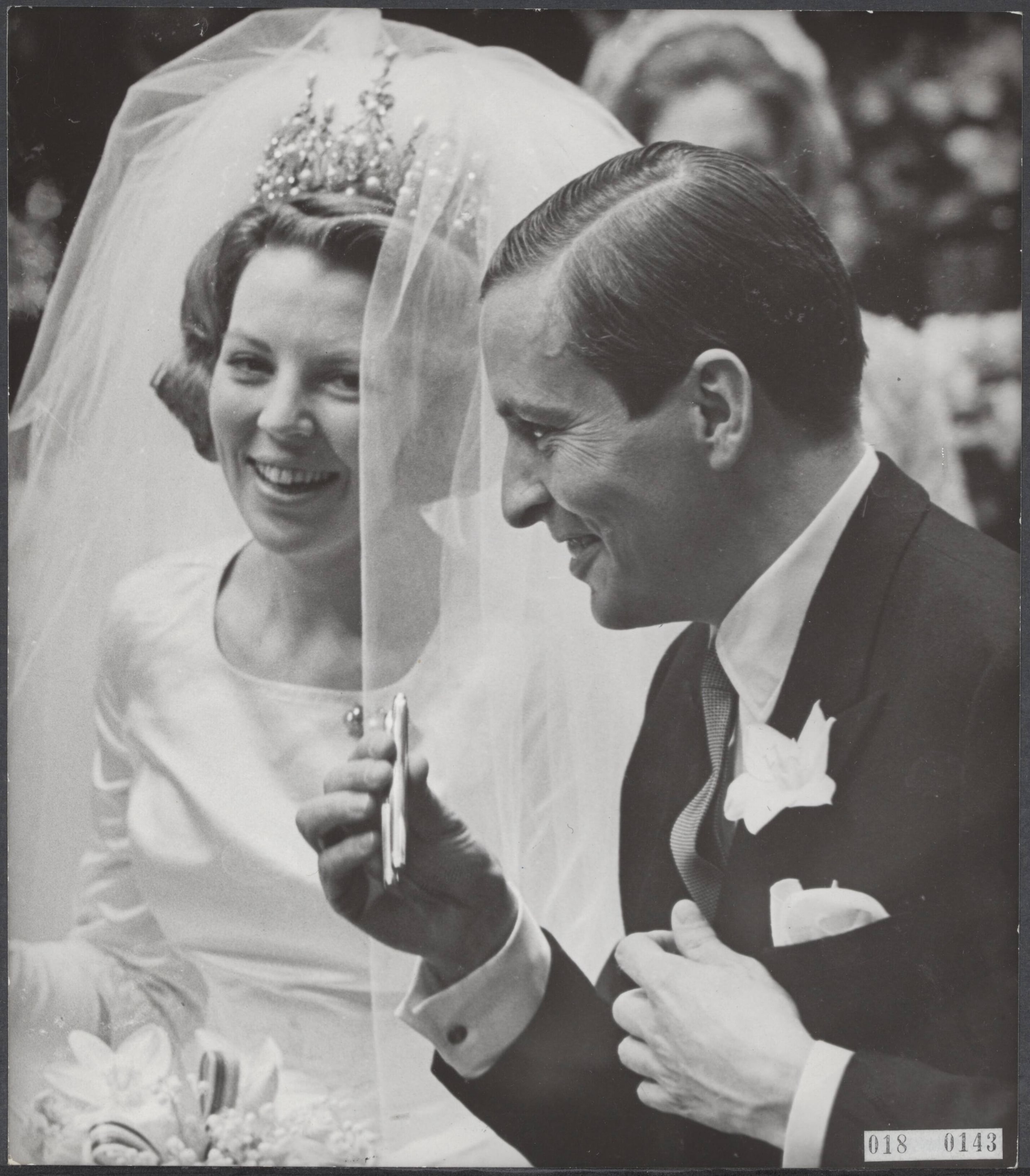 Prinses Amalia is ‘serieus aan het daten’, hoe deden haar voorgangers ...