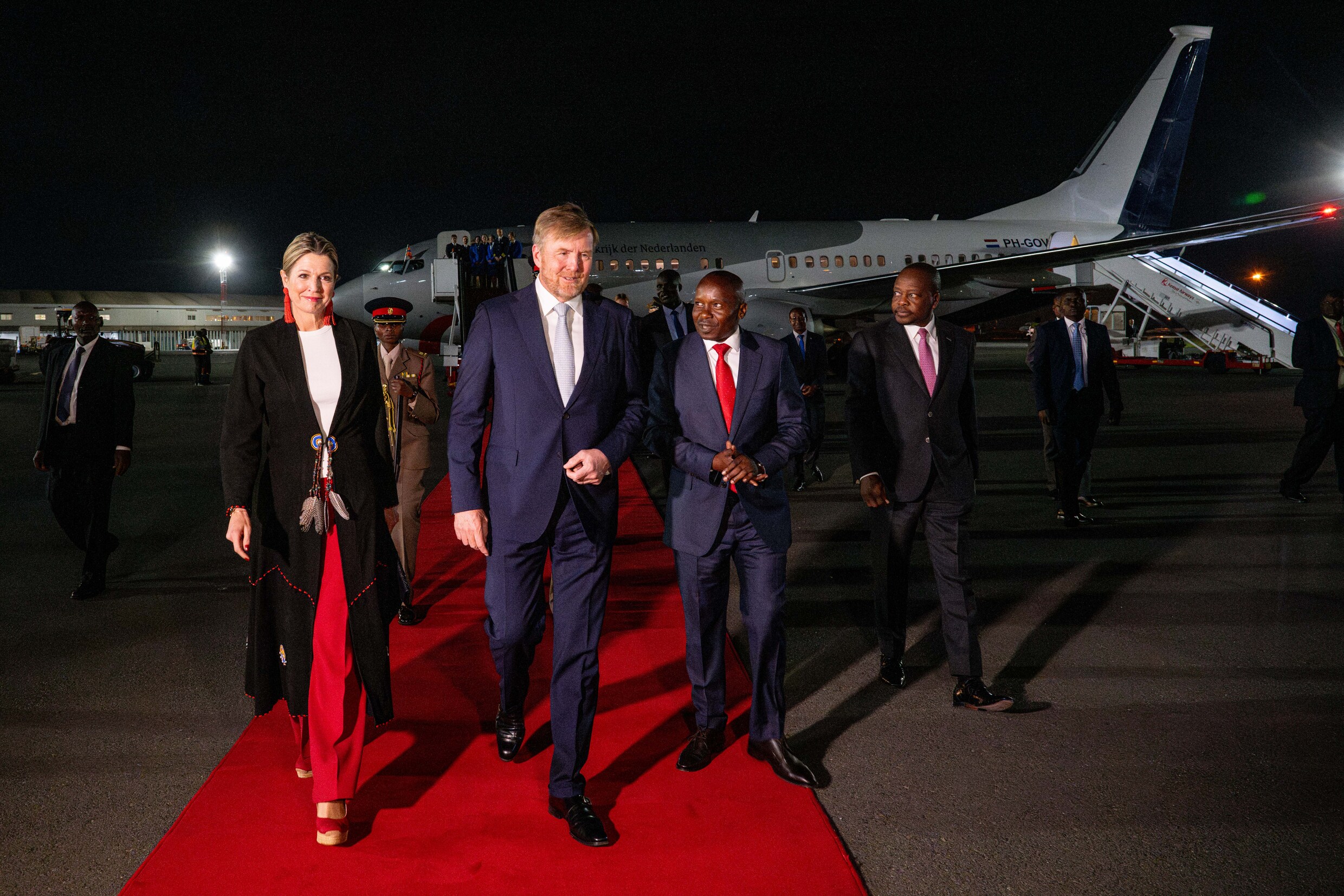 Koningin Máxima geeft in Kenia een masterclass in Diplomatic Dressing ...