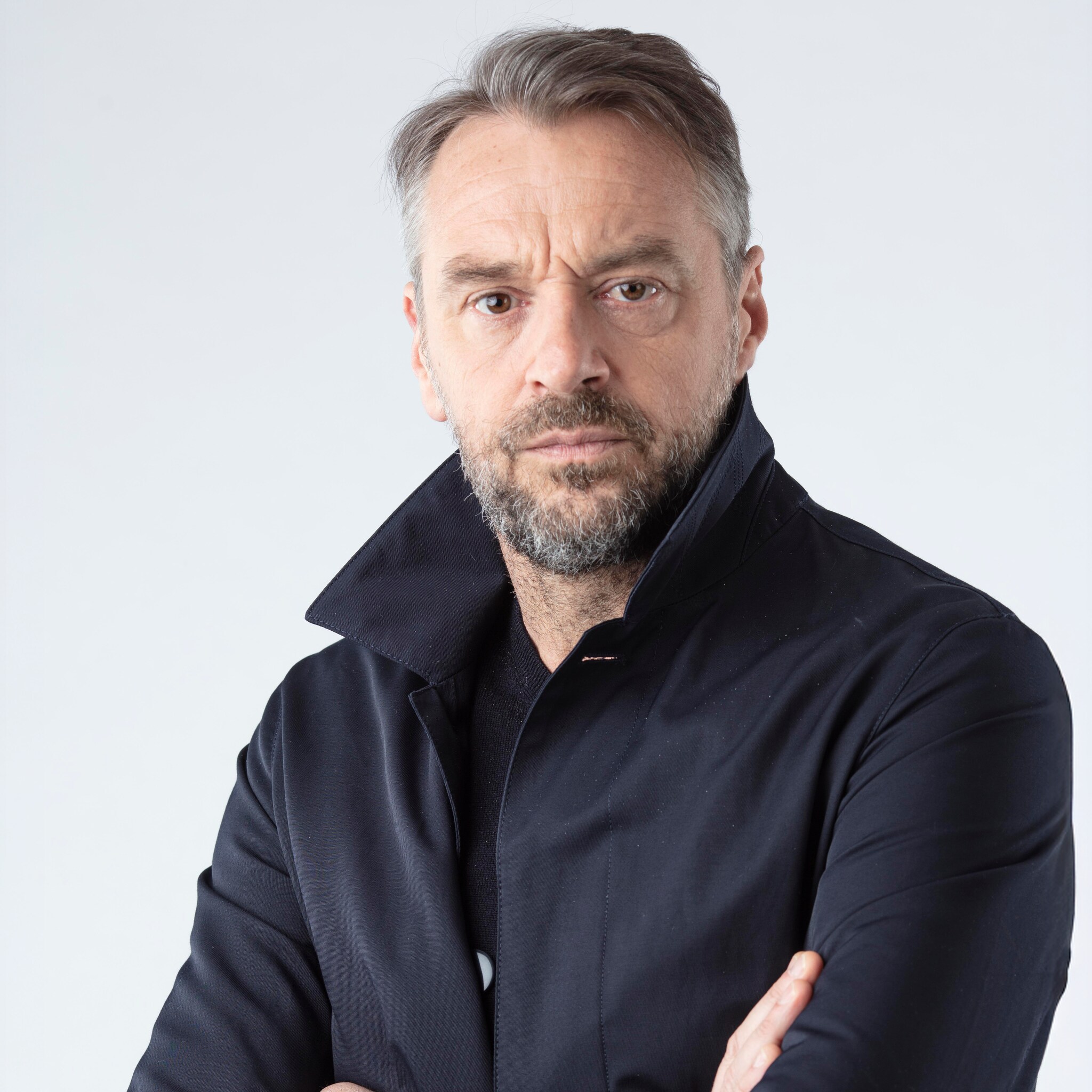 ‘Geen excuses, rij zonder invloed’: Tom Waes te zien in nieuwe ...