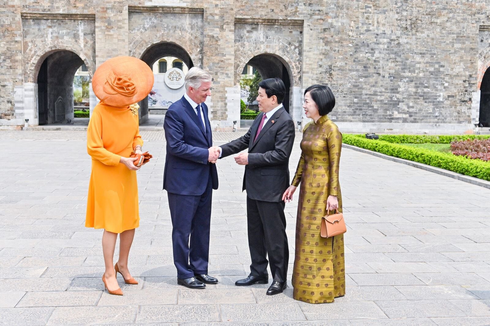 Koningin Mathilde geeft in Vietnam een masterclass in Diplomatic ...