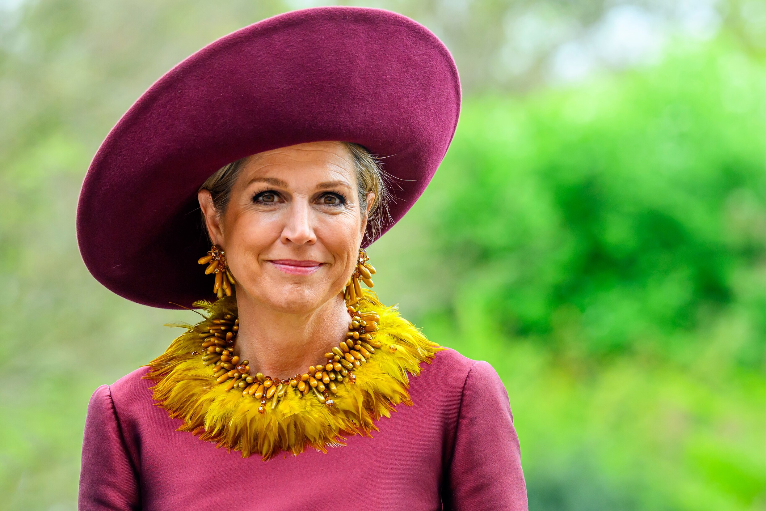 Zó frist koningin Máxima haar keurige, maar een beetje saaie jurk op ...