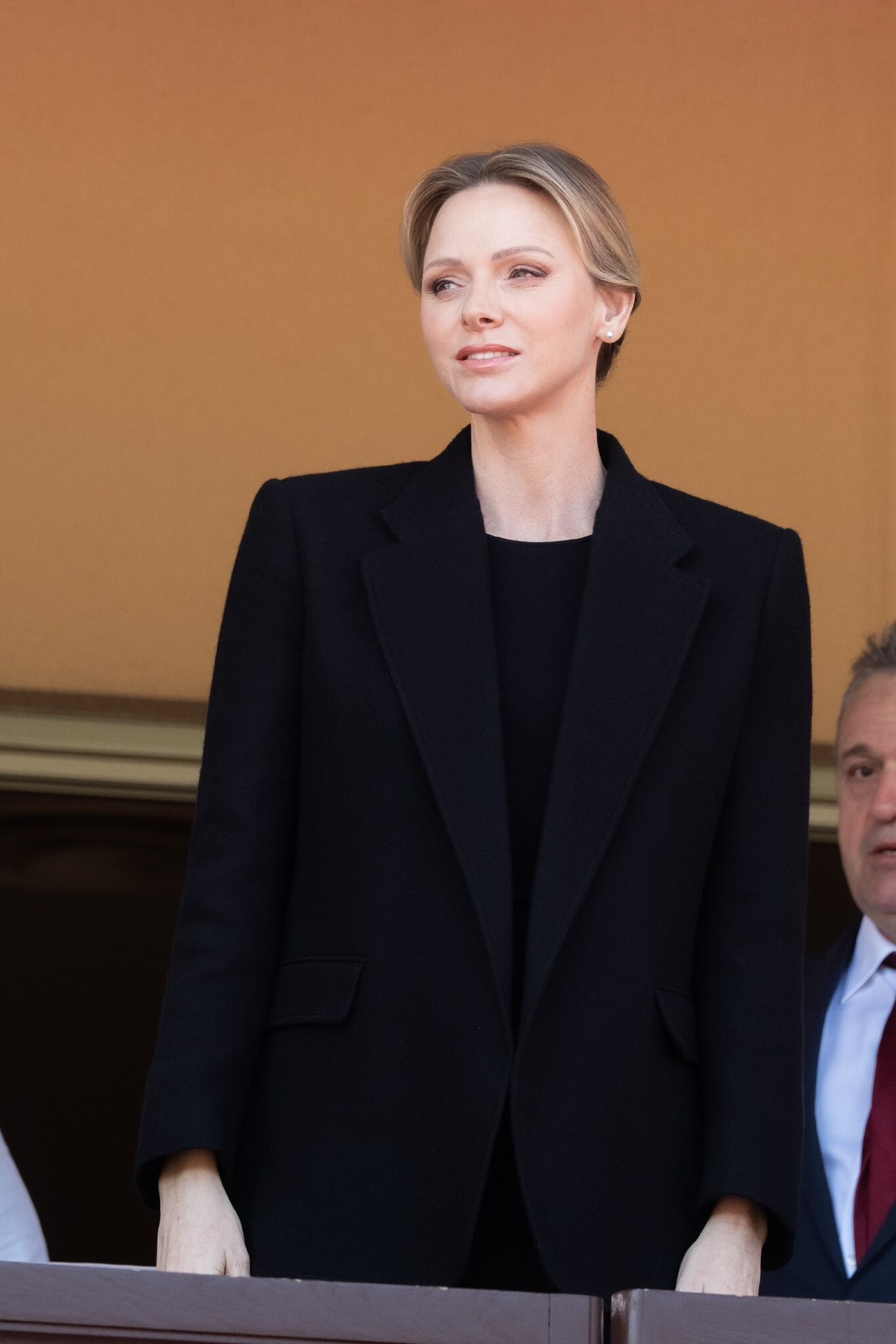 Prinses Charlene van Monaco rouwt om de paus, tot in het zwembad | Libelle