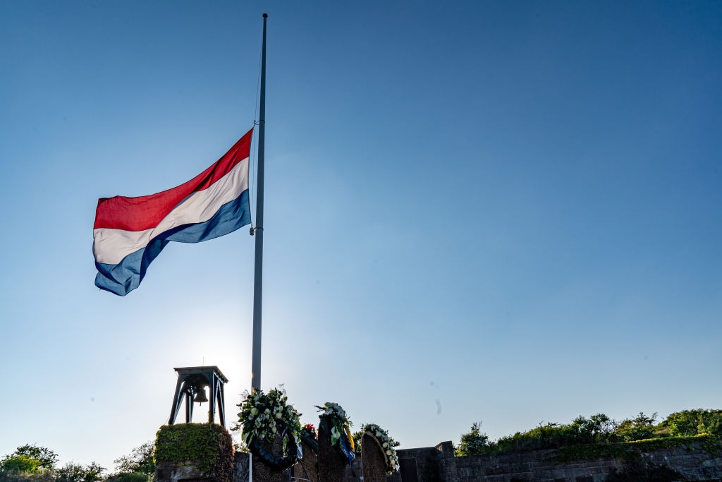Alles over de nationale herdenking op 4 mei (zoals: hoe laat hang je de vlag halfstok?)